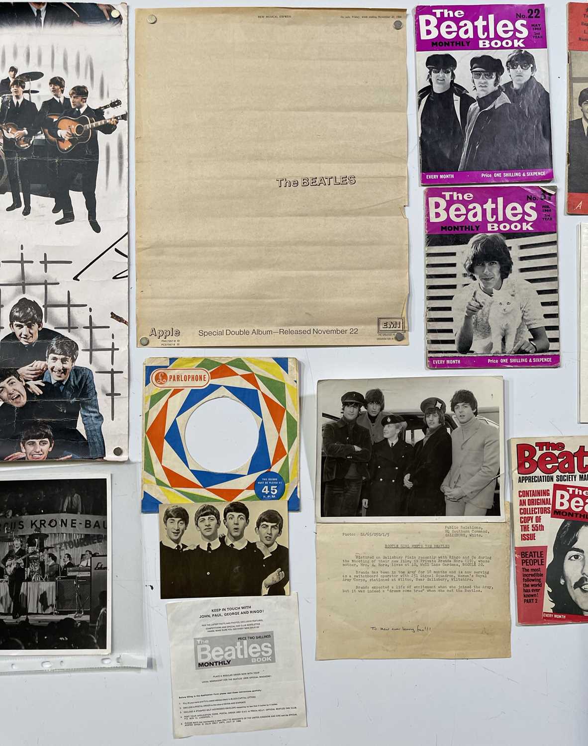 Lot 417 - THE BEATLES - COLLECTABLES INC WALLPAPER