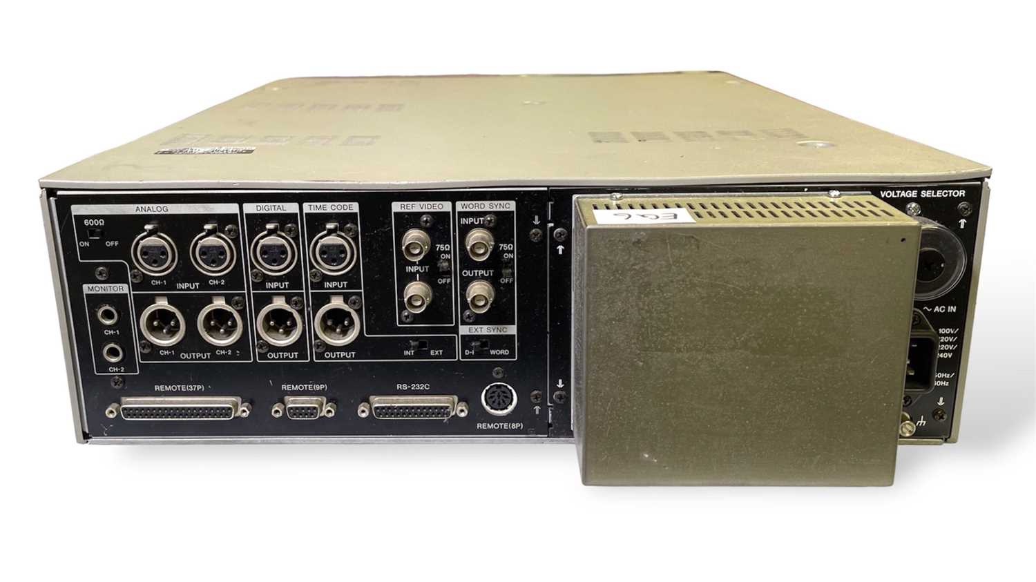 Lot 1 - SONY PCM-7030 DIGITAL AUDIO RECORDER - DAT