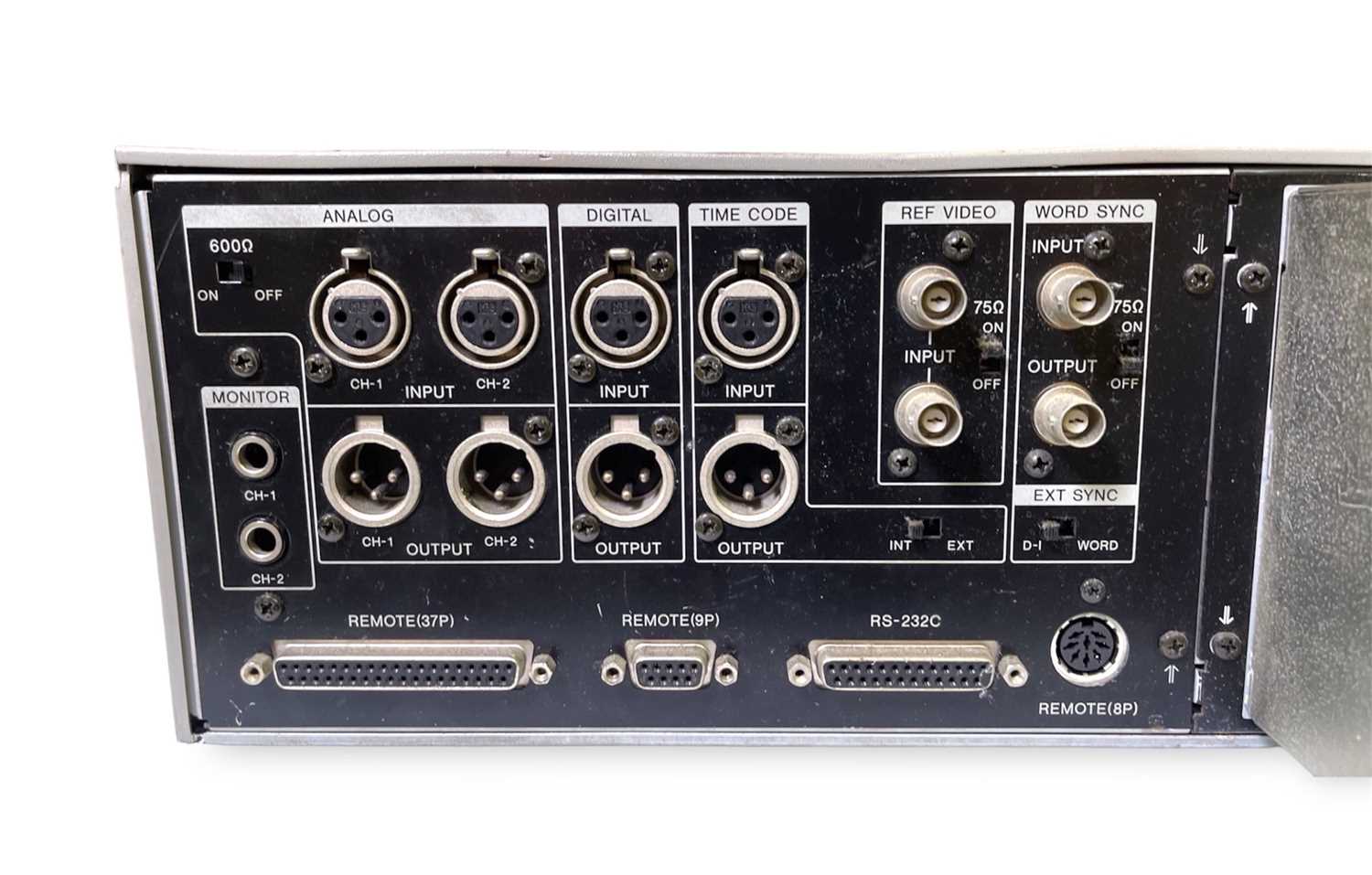 Lot 1 - SONY PCM-7030 DIGITAL AUDIO RECORDER - DAT