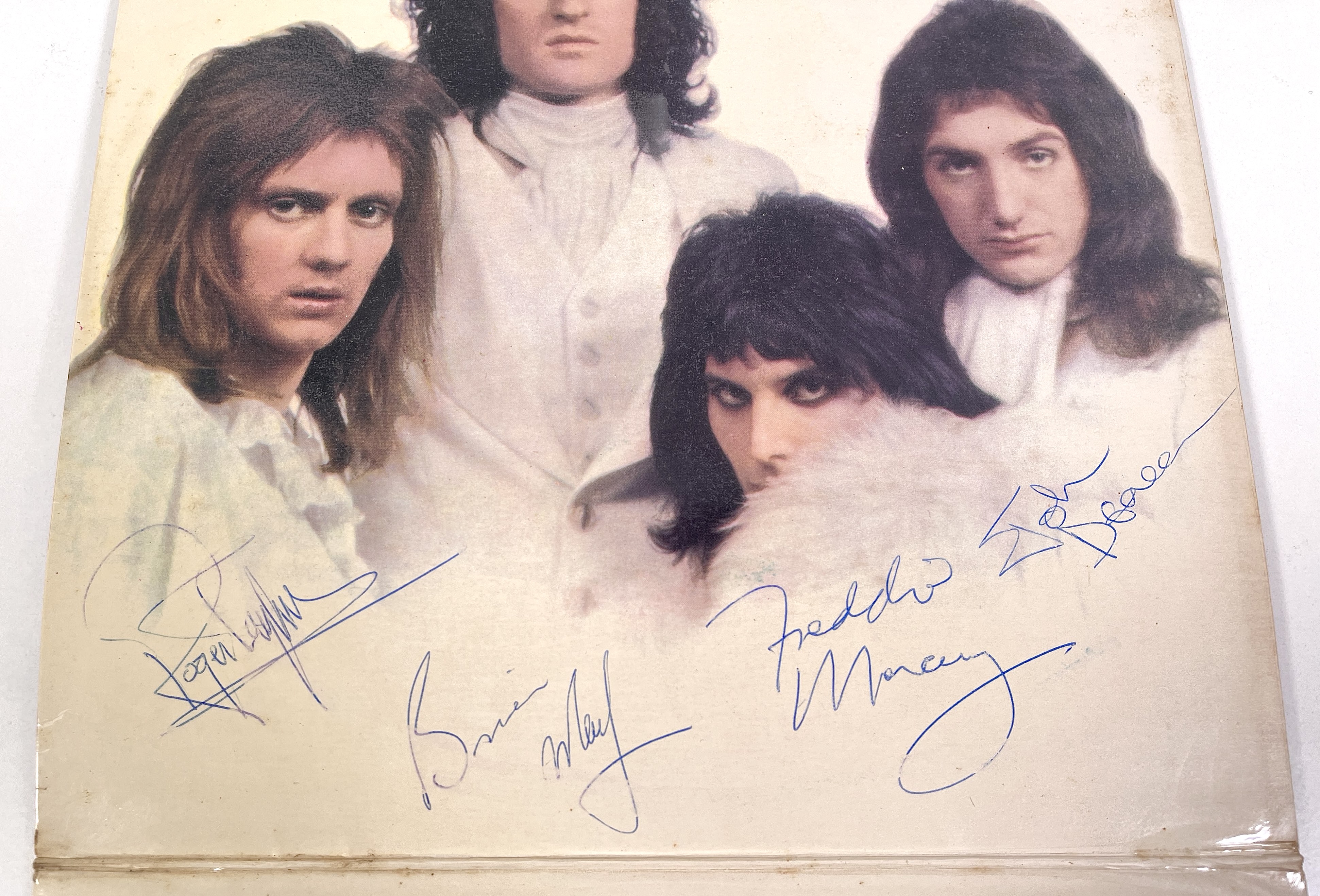 Lot 505 - QUEEN - FULLY SIGNED COPY OF QUEEN II.