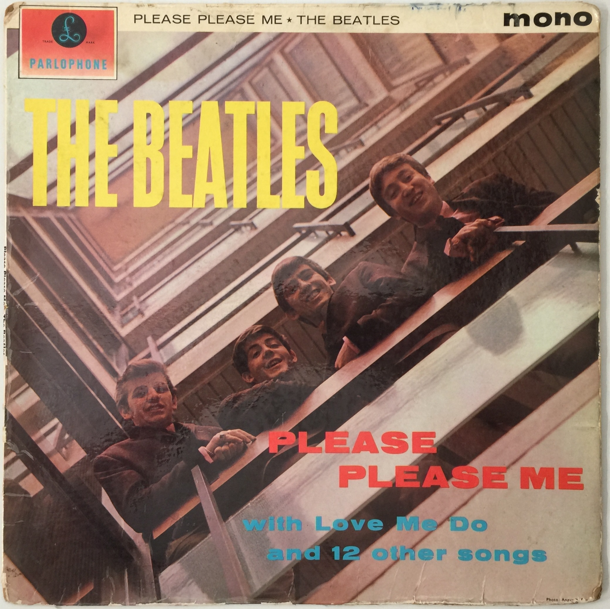 Lot 1081 - THE BEATLES - PLEASE PLEASE ME LP (BLACK