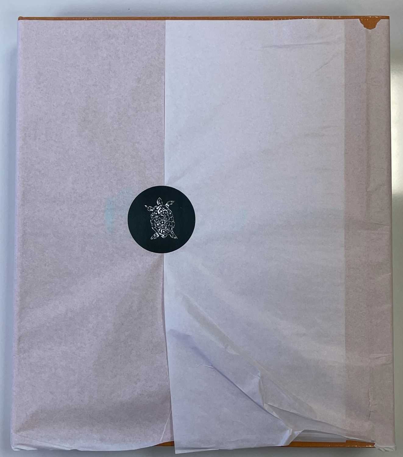 Lot 260 - PINK FLOYD SYD BARRETT BOOK SIGNATURE