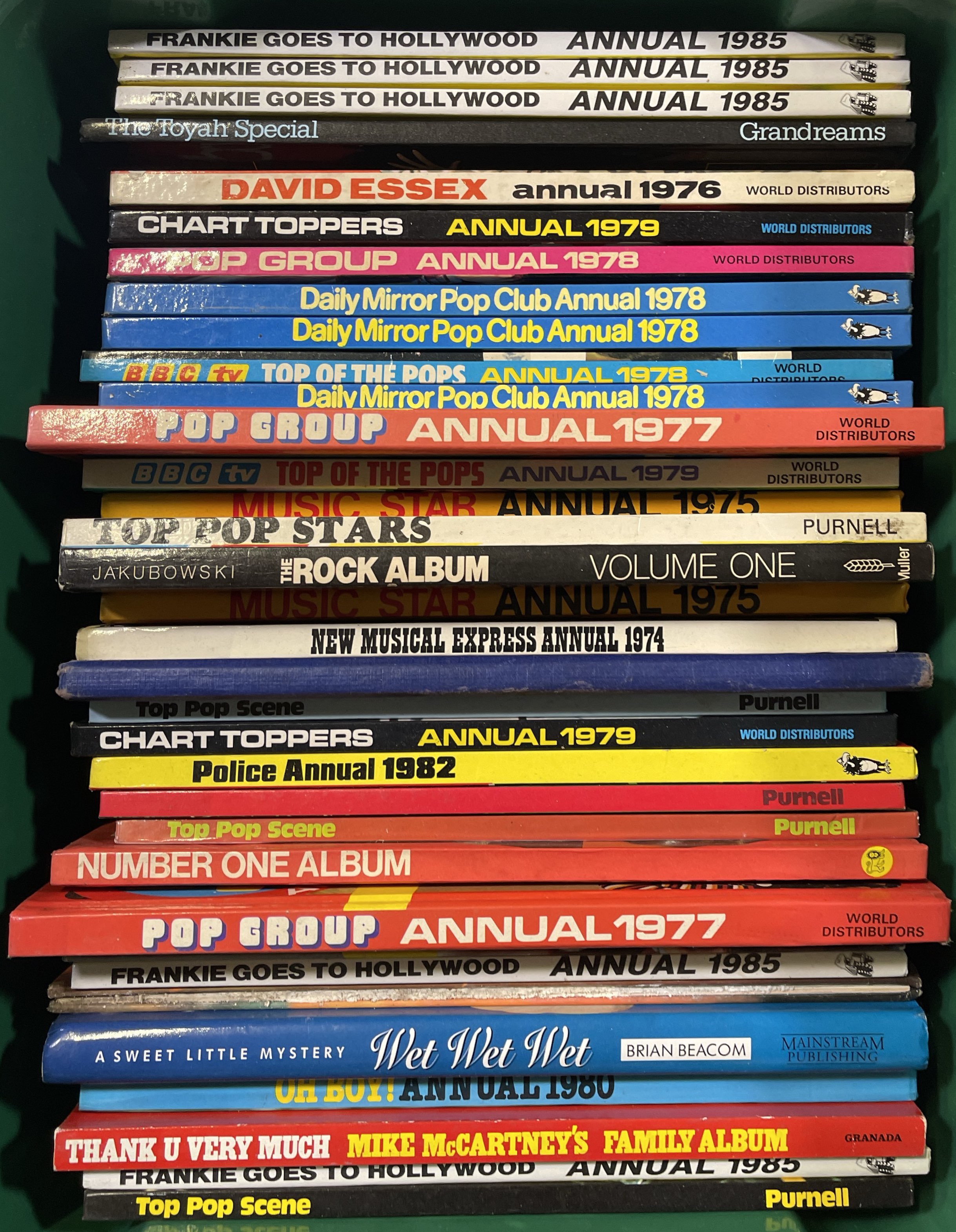 Lot 95 - 1980S / 1990S POP ANNUALS / PHOTOBOOKS