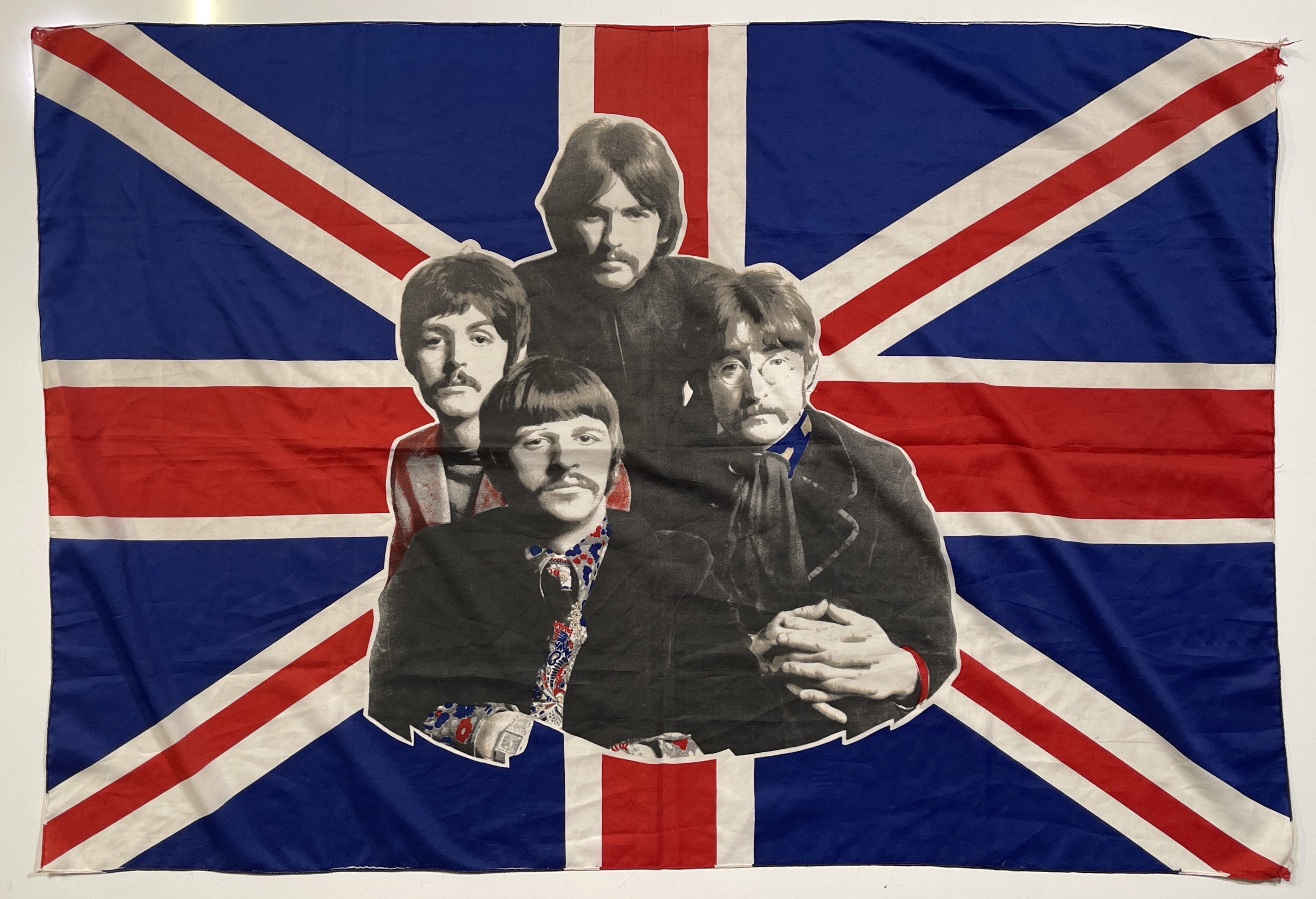 Lot 57 - CONCERT SILK FLAGS ( PINK FLOYD, ROLLING