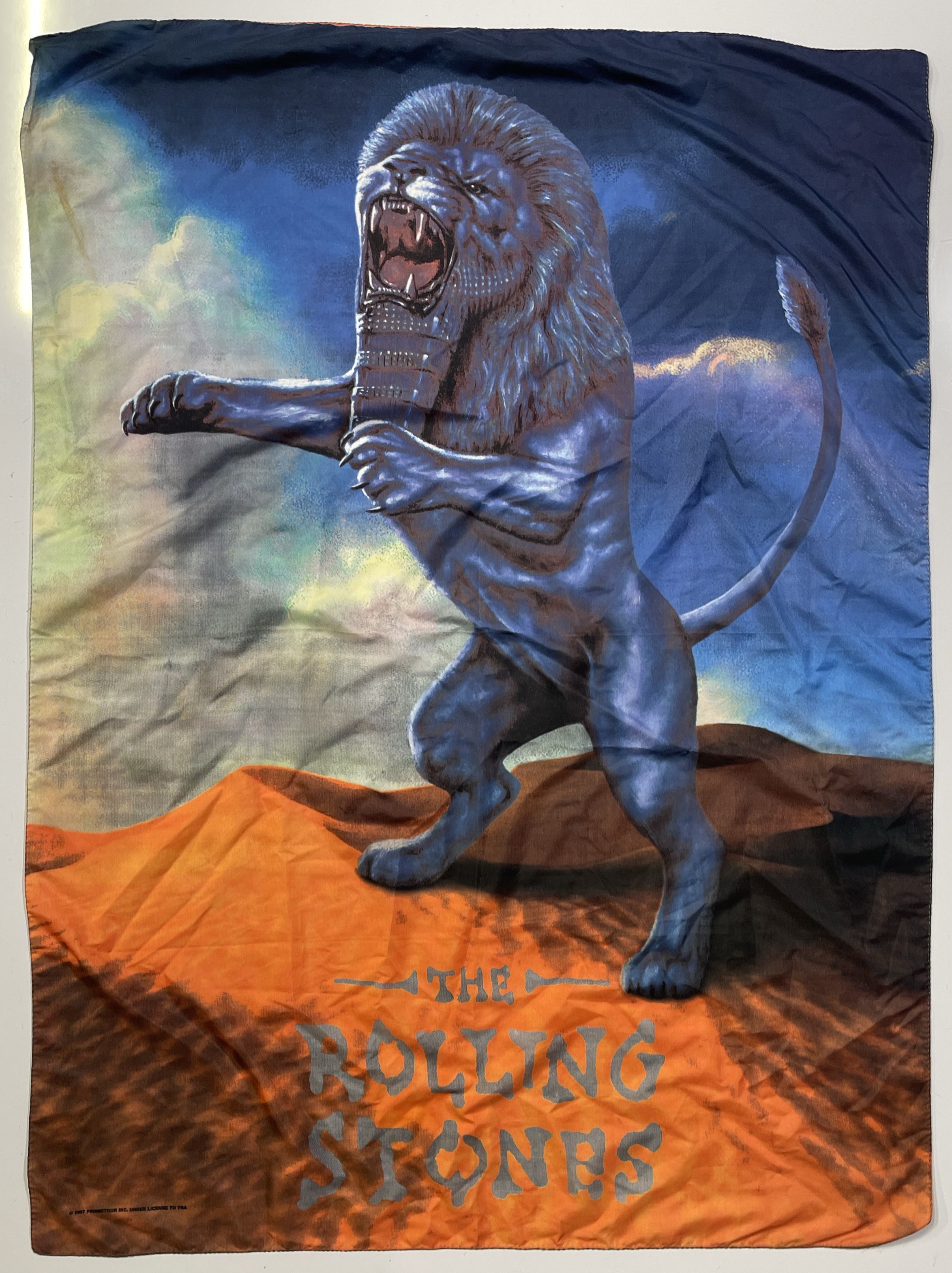 Lot 57 - CONCERT SILK FLAGS ( PINK FLOYD, ROLLING