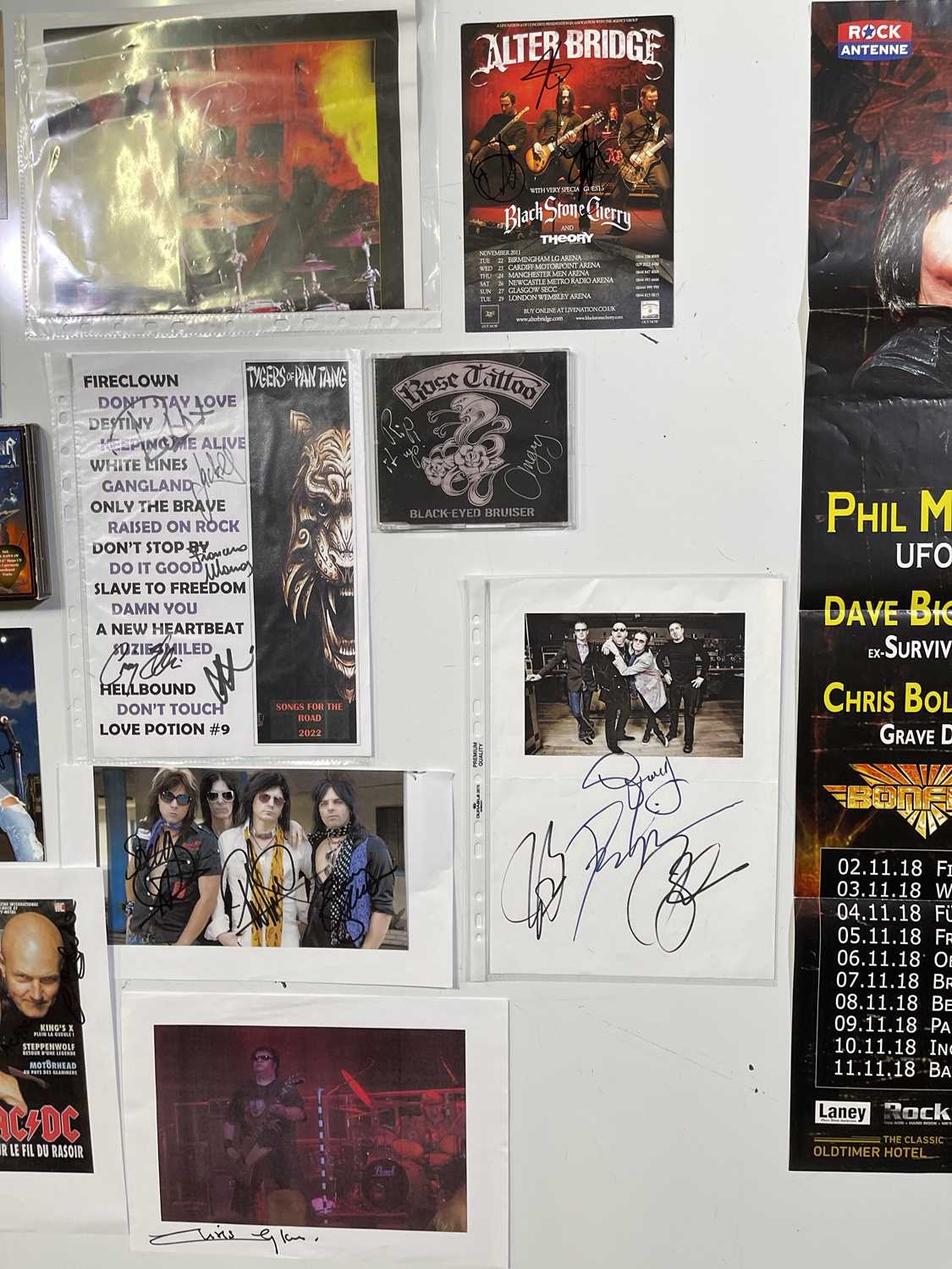 Lot 305 - ROCK / HARD ROCK / METAL AUTOGRAPHS INC