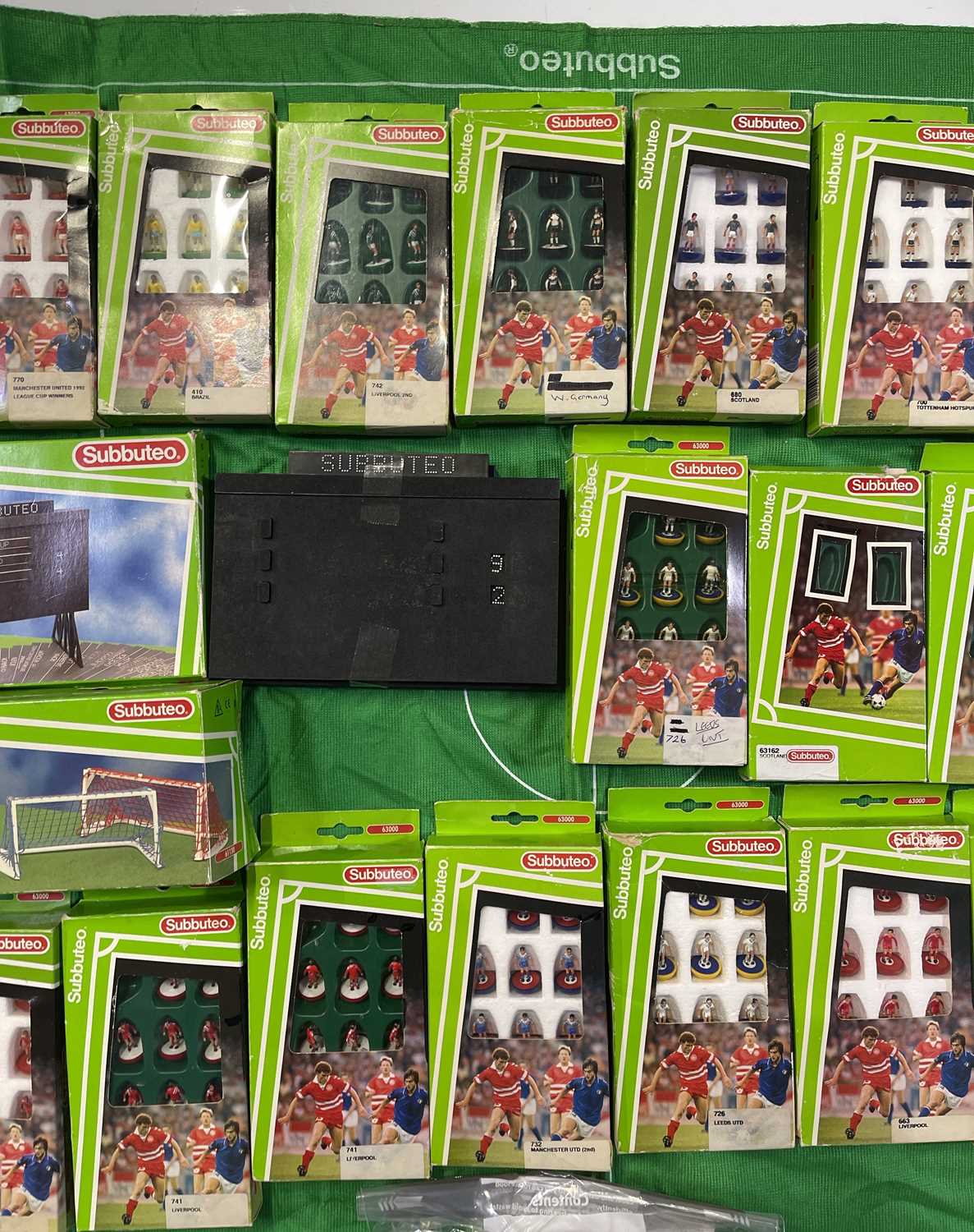 Lot 9 - SUBBUTEO COLLECTION - 26 TEAMS PLUS EXTRAS.