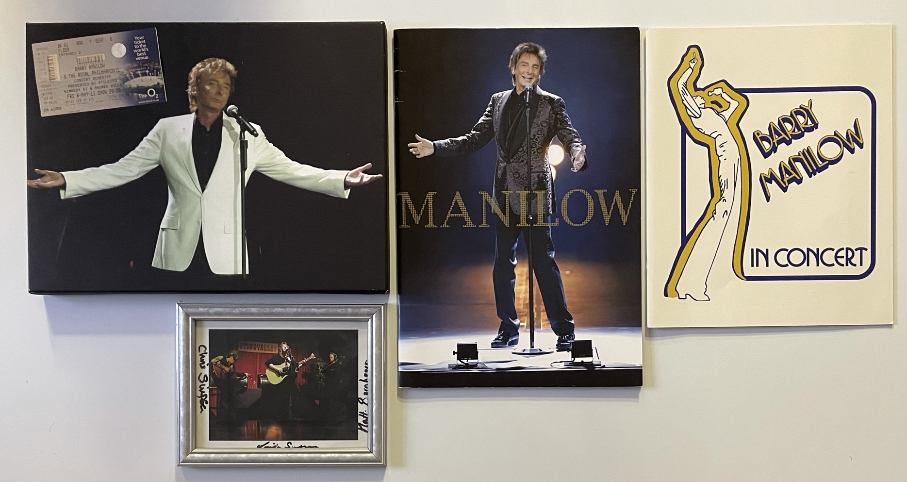 Lot 136 - BARRY MANILOW CONCERT MEMORABILIA