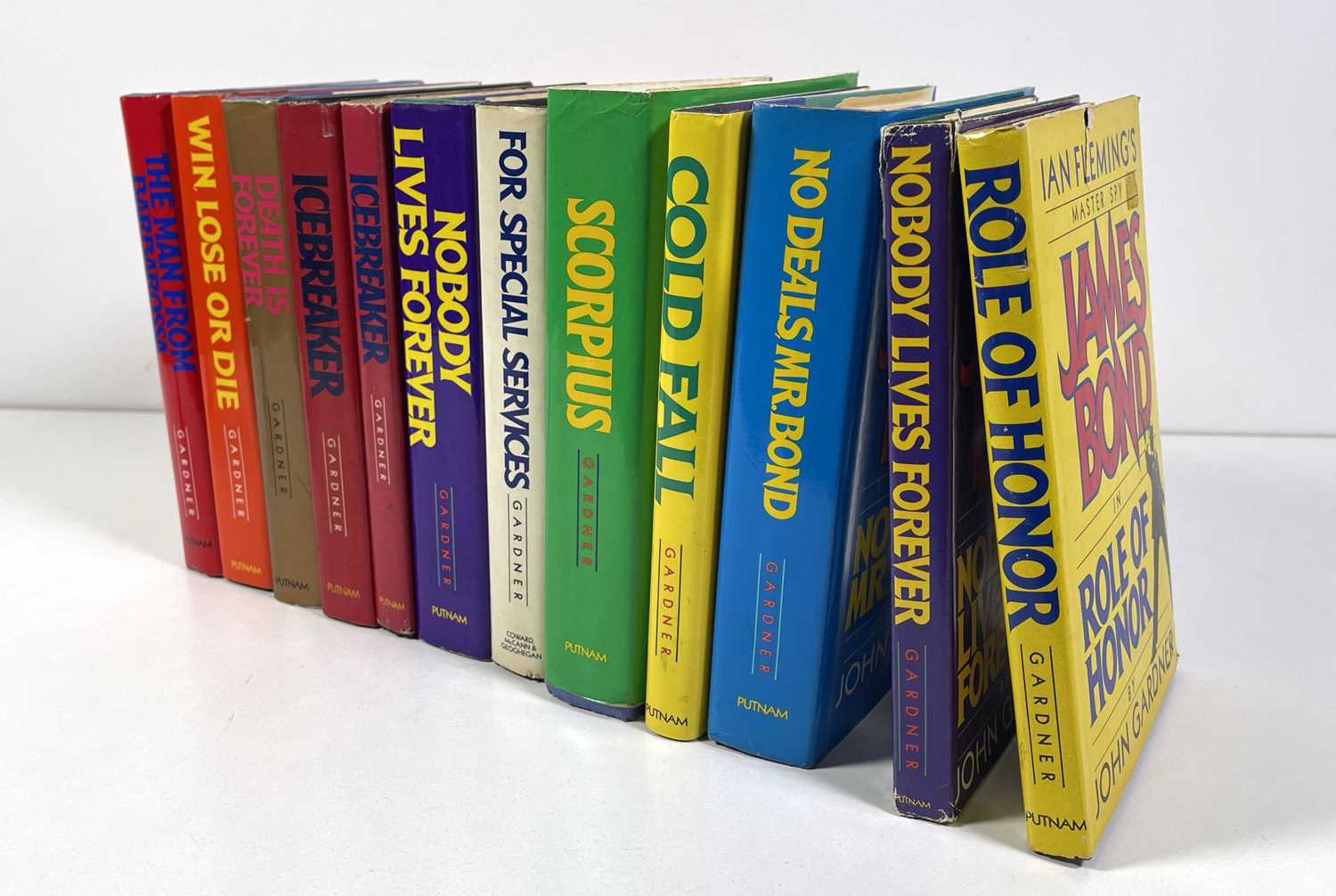 Lot 21 - JOHN GARDNER - JAMES BOND - A COMPLETE SET OF
