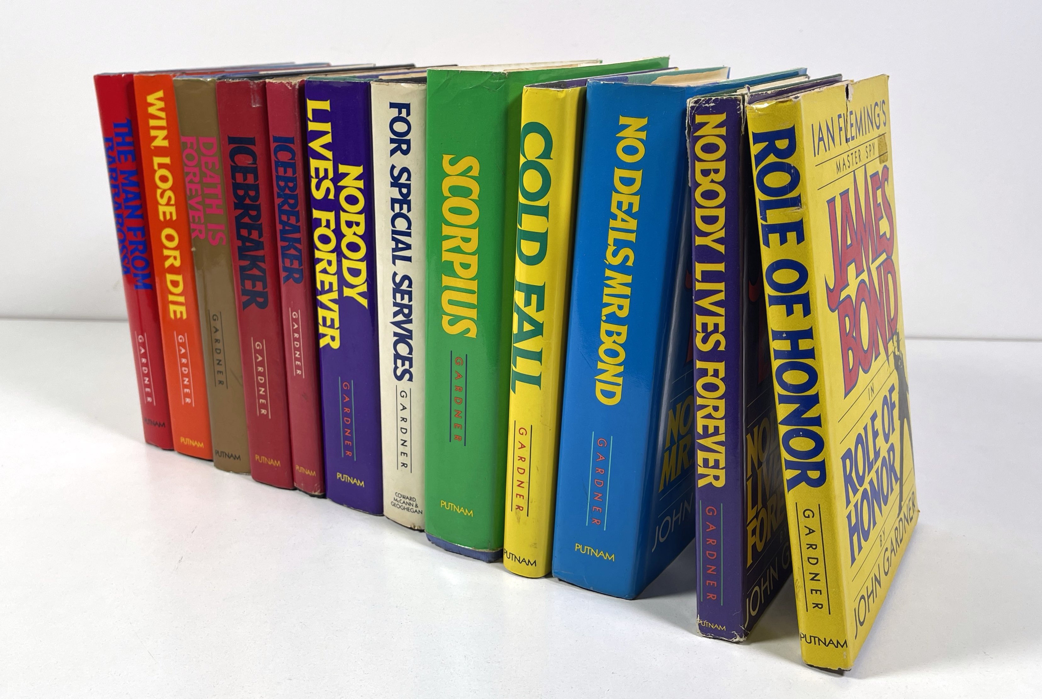 Lot 21 - JOHN GARDNER - JAMES BOND - A COMPLETE SET OF