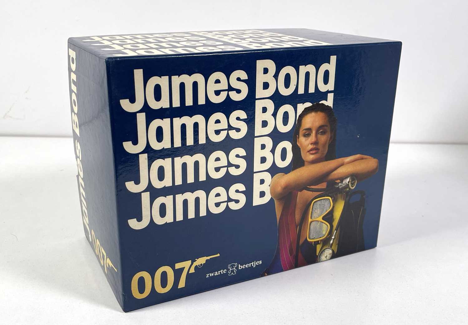 Lot 42 - IAN FLEMING - JAMES BOND - FULL SET OF
