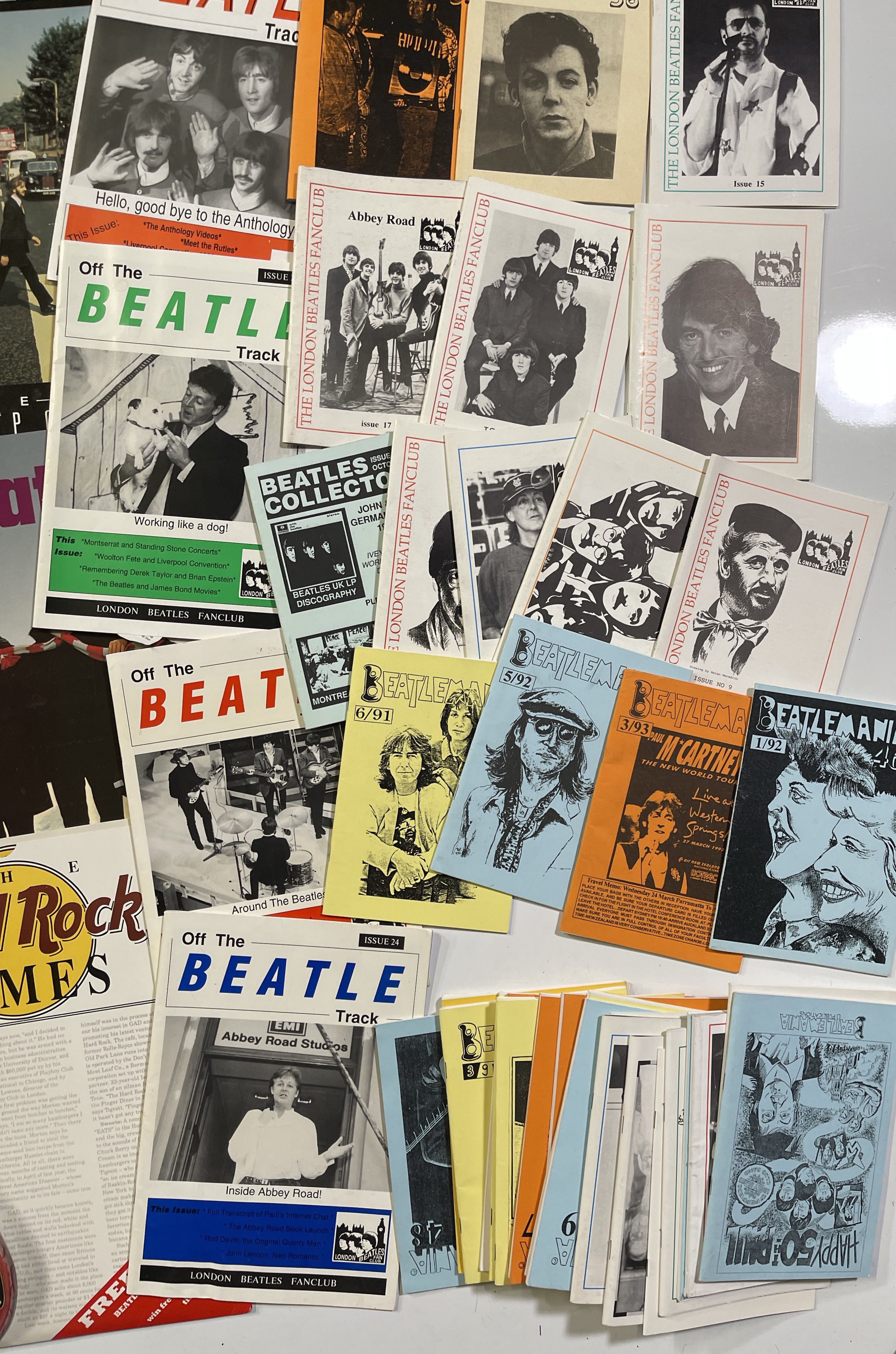 Lot 229 - THE BEATLES - FAN CLUB FANZINES AND