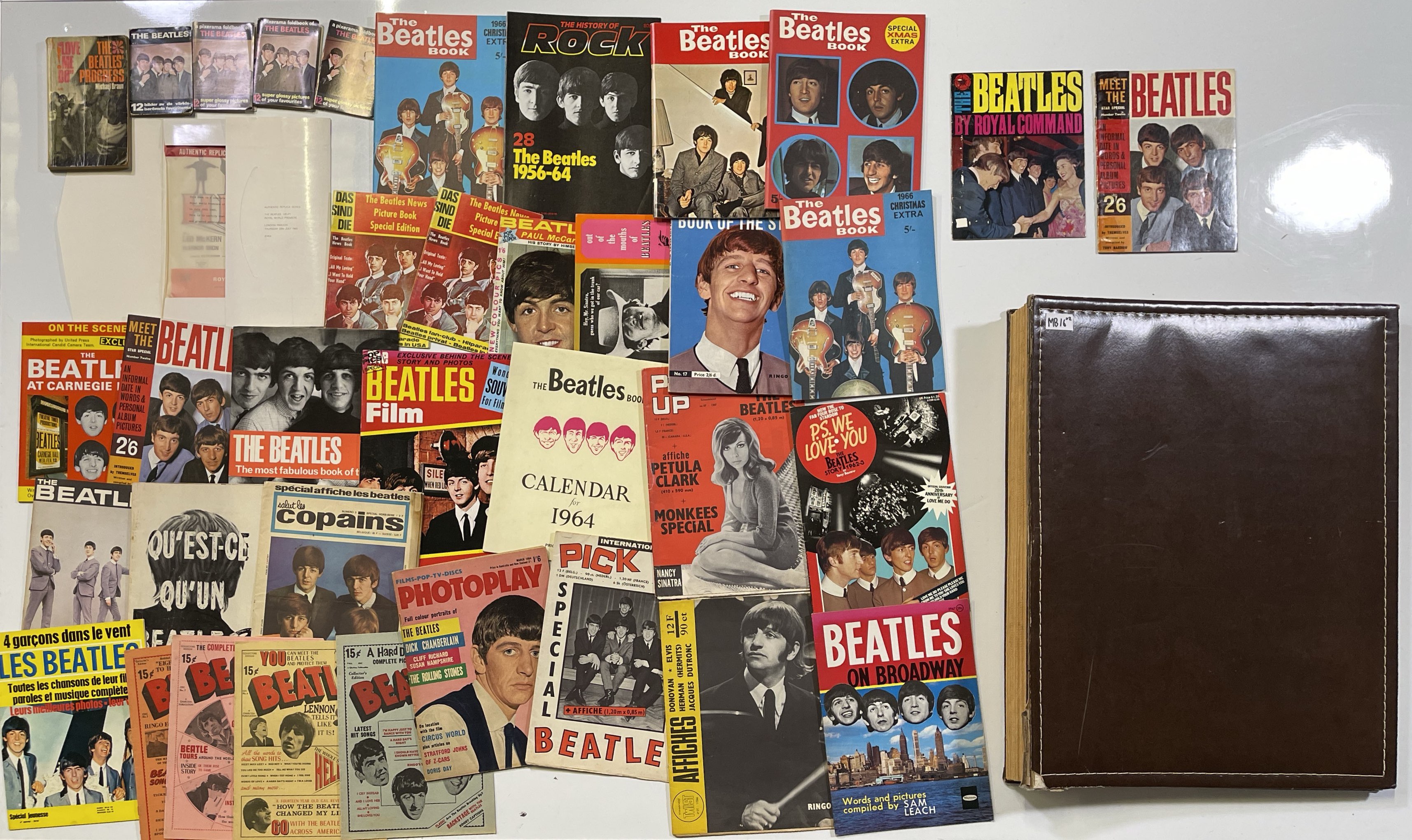 Lot 133 - THE BEATLES ORIGINAL MAGAZINES.
