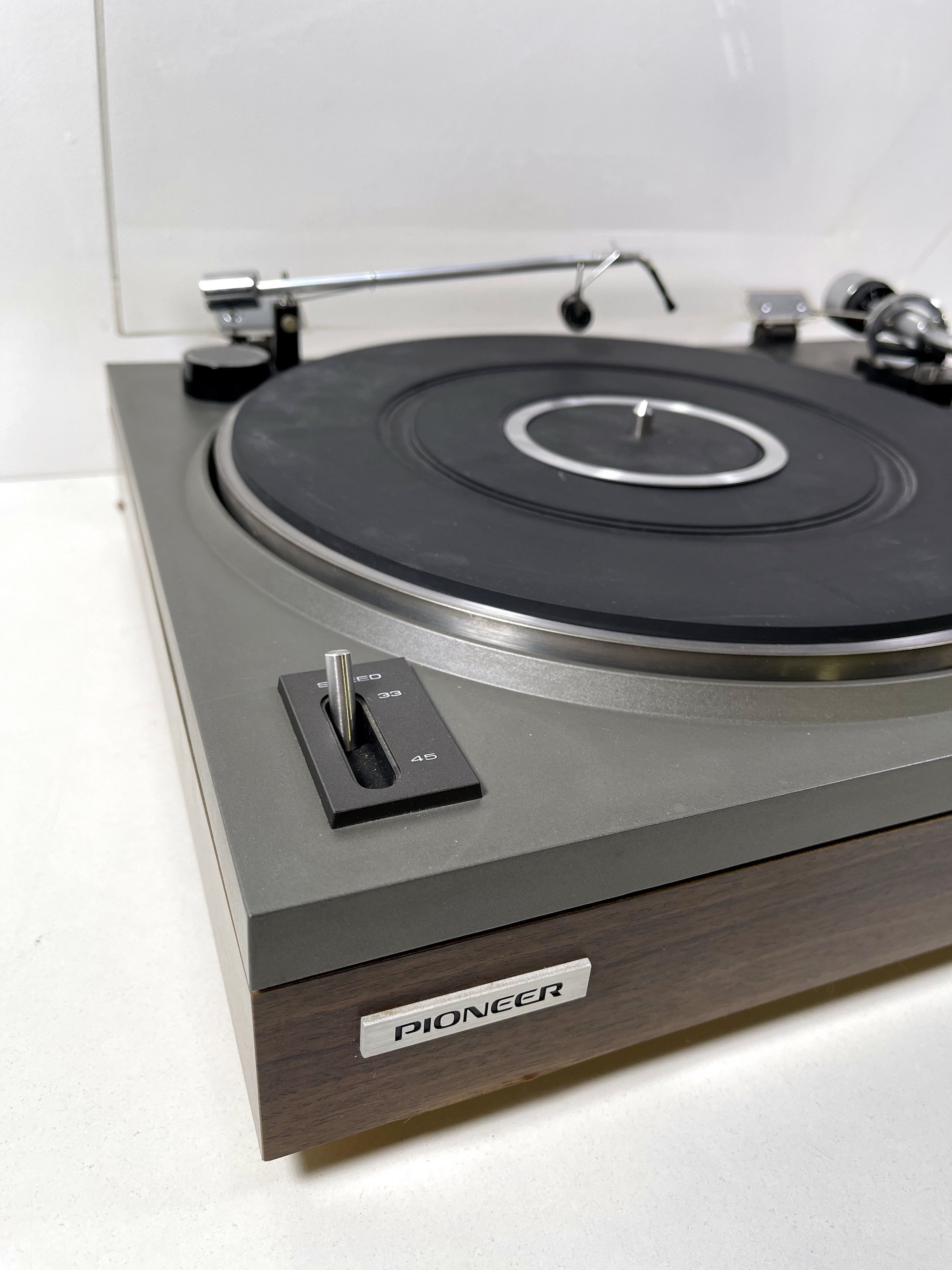 Lot 18 - PIONEER PL-112D TURNTABLE.