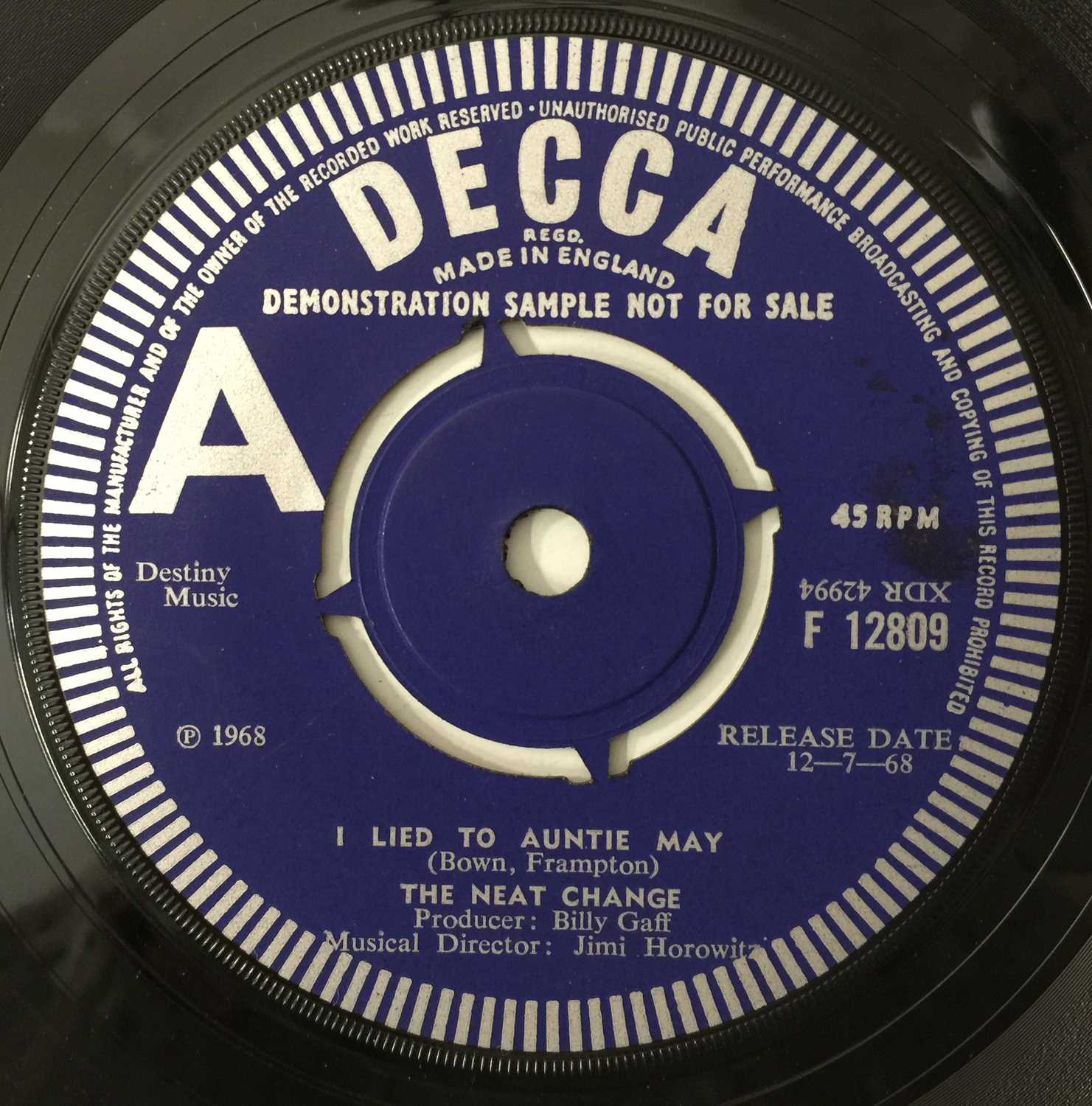 Lot 382 - THE NEAT CHANGE - I LIED TO AUNTIE MAY 7" (F