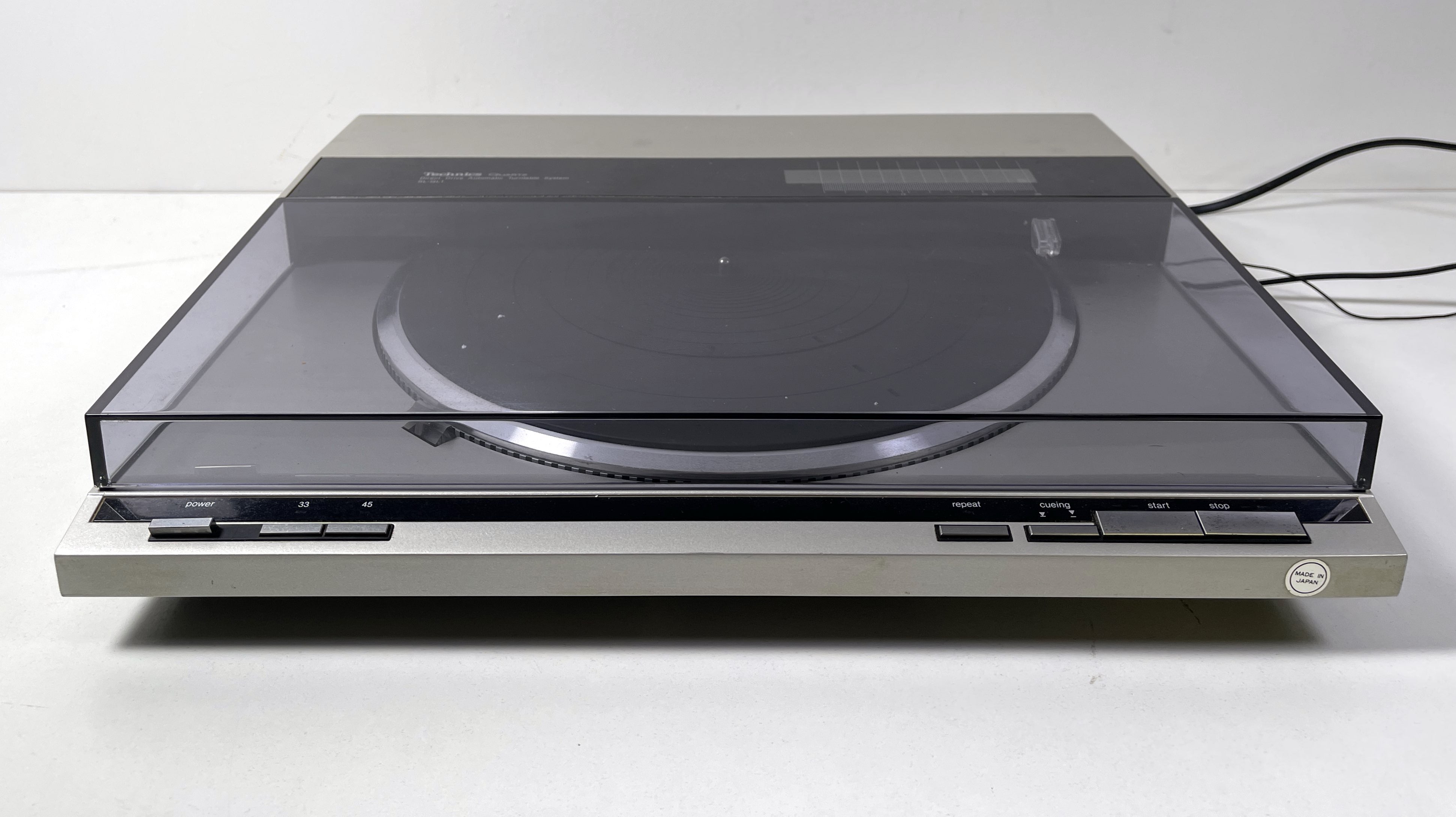 Lot 30 - TECHNICS QUARTZ SL-QL1 TURNTABLE.