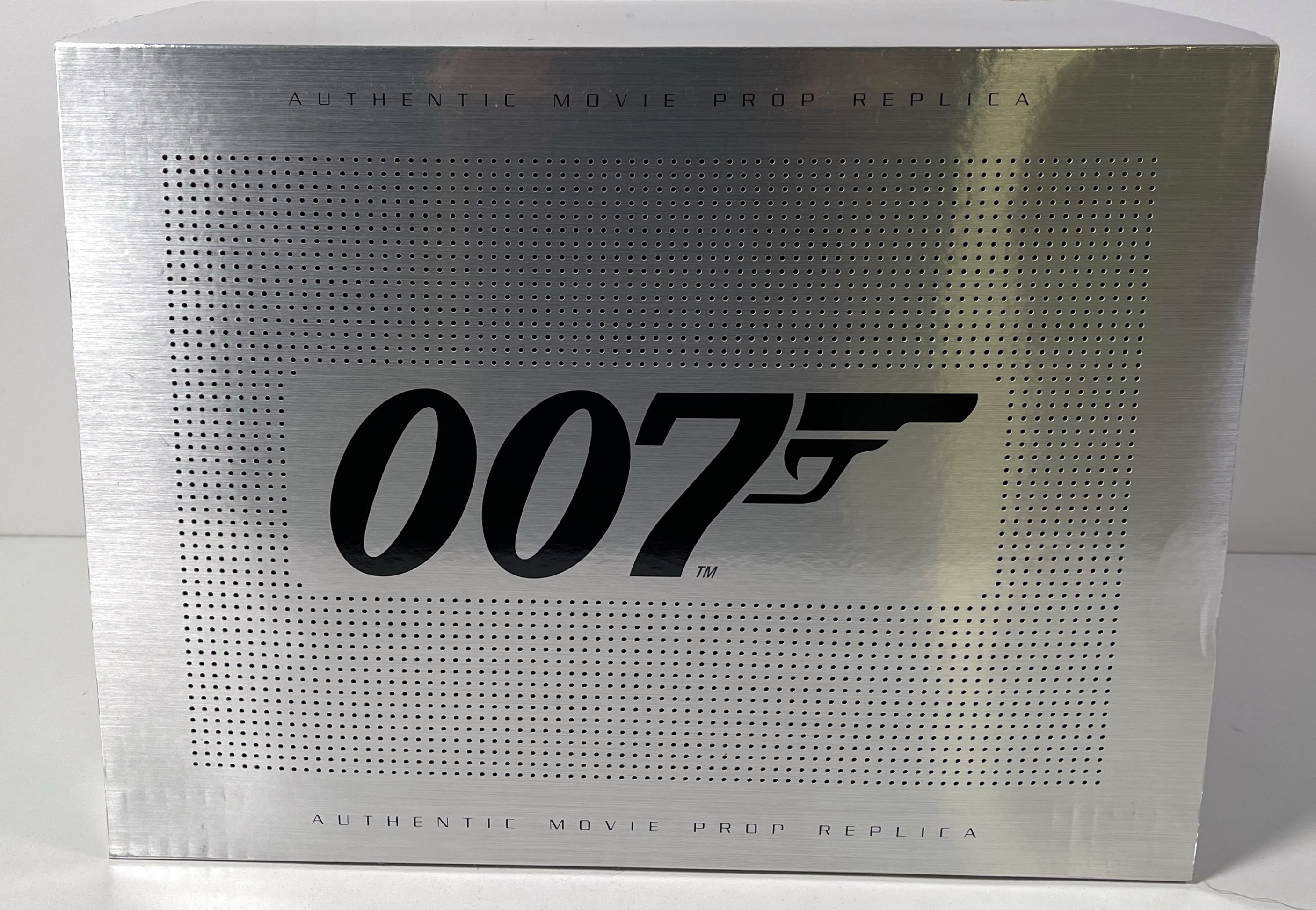 Lot 143 - JAMES BOND - THE MAN WITH THE GOLDEN GUN