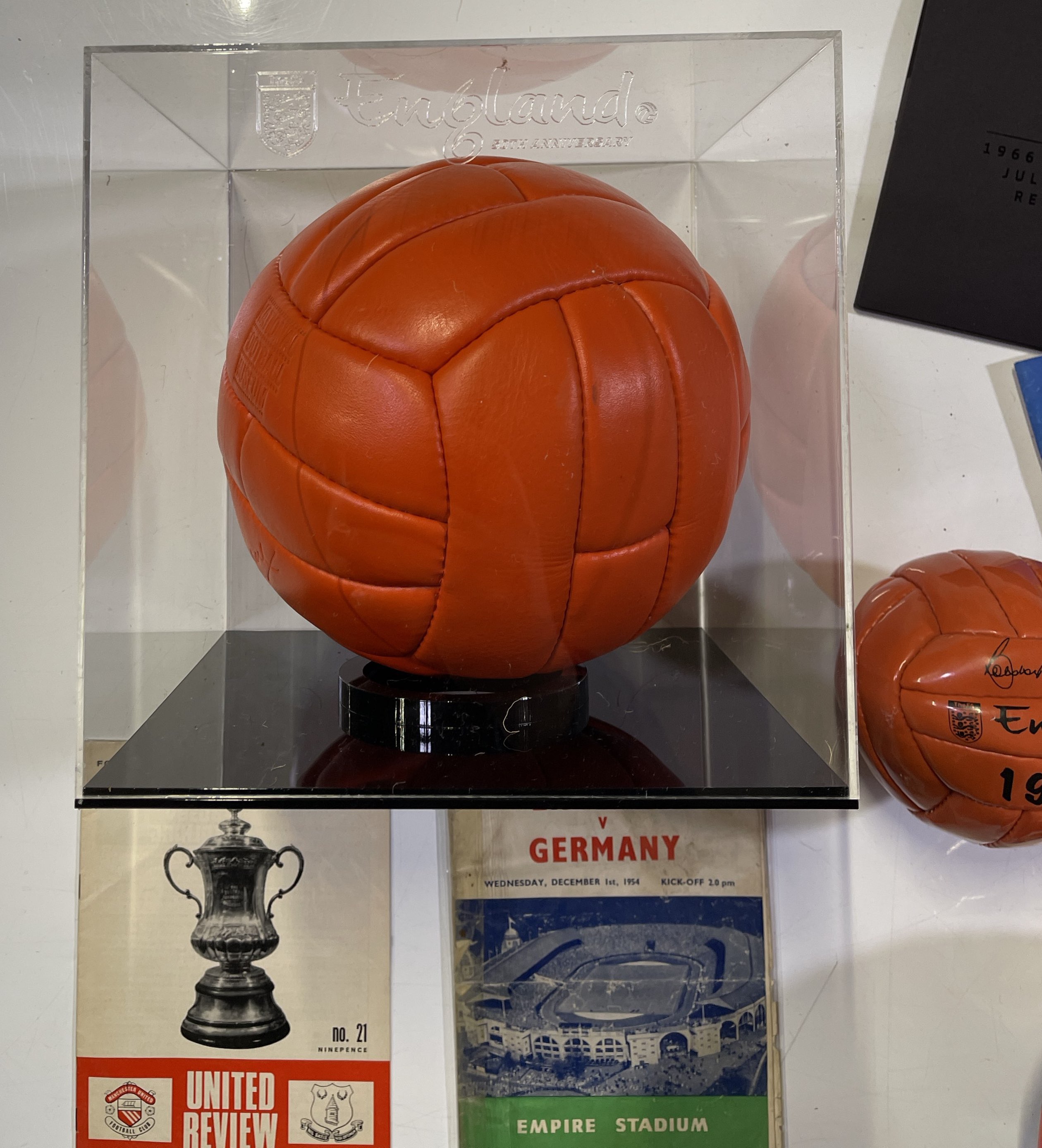Lot 358 - FOOTBALL MEMORABILIA - MANCHESTER UNITED