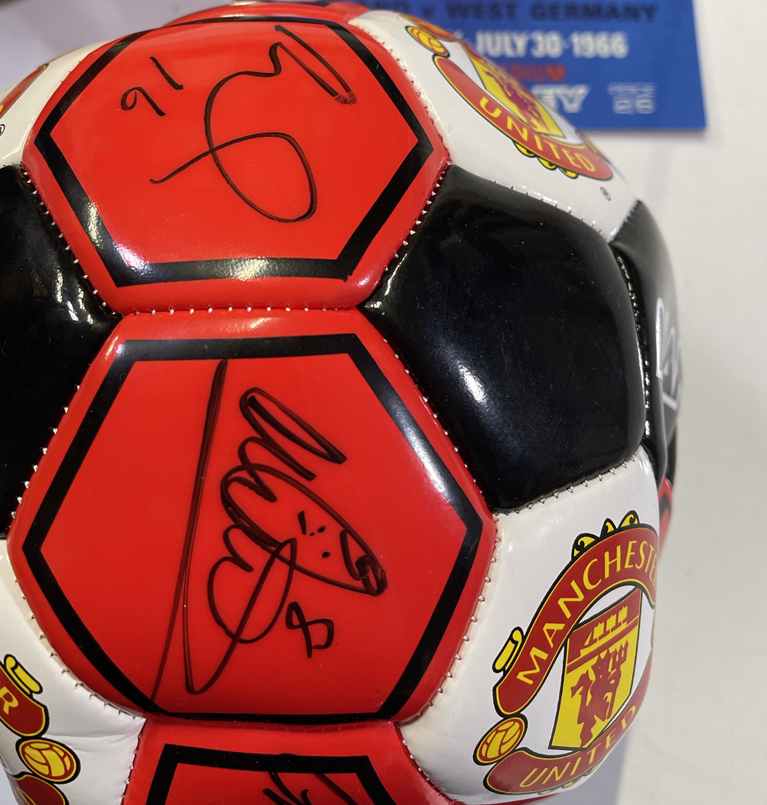 Lot 358 - FOOTBALL MEMORABILIA - MANCHESTER UNITED