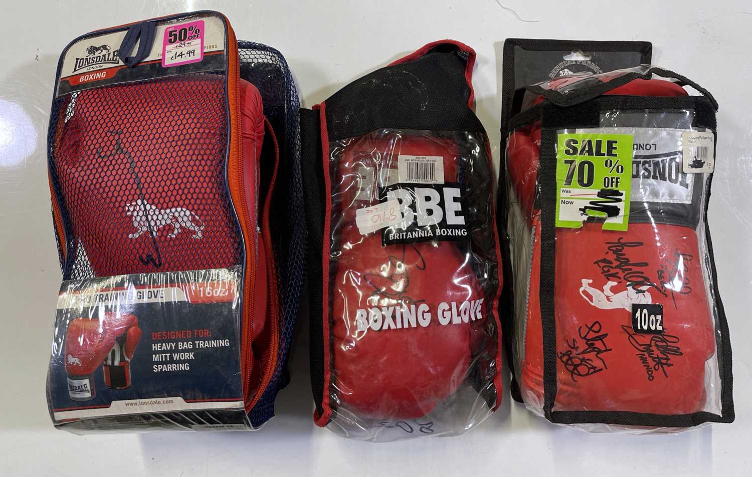 Lot 302 - BOXING MEMORABILIA - SIGNED GLOVES INC