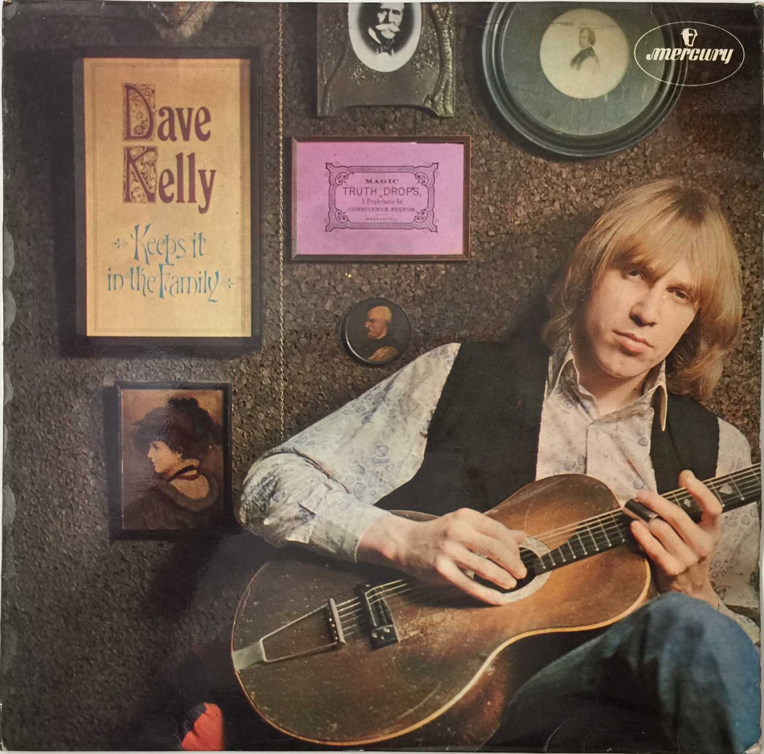 Lot 21 - DAVE KELLY - KEEPS IT IN THE FAMILY LP (UK