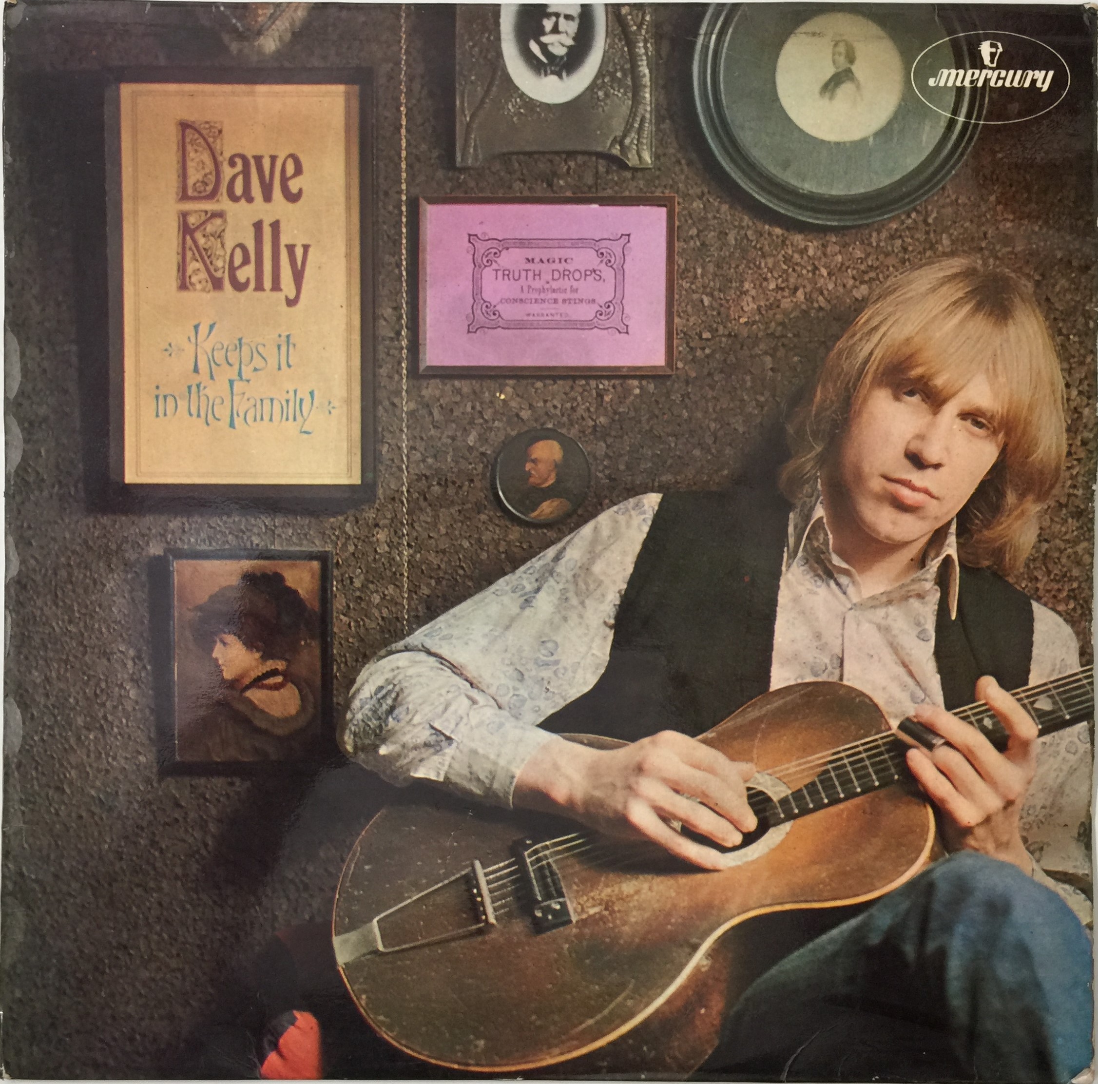 Lot 21 - DAVE KELLY - KEEPS IT IN THE FAMILY LP (UK