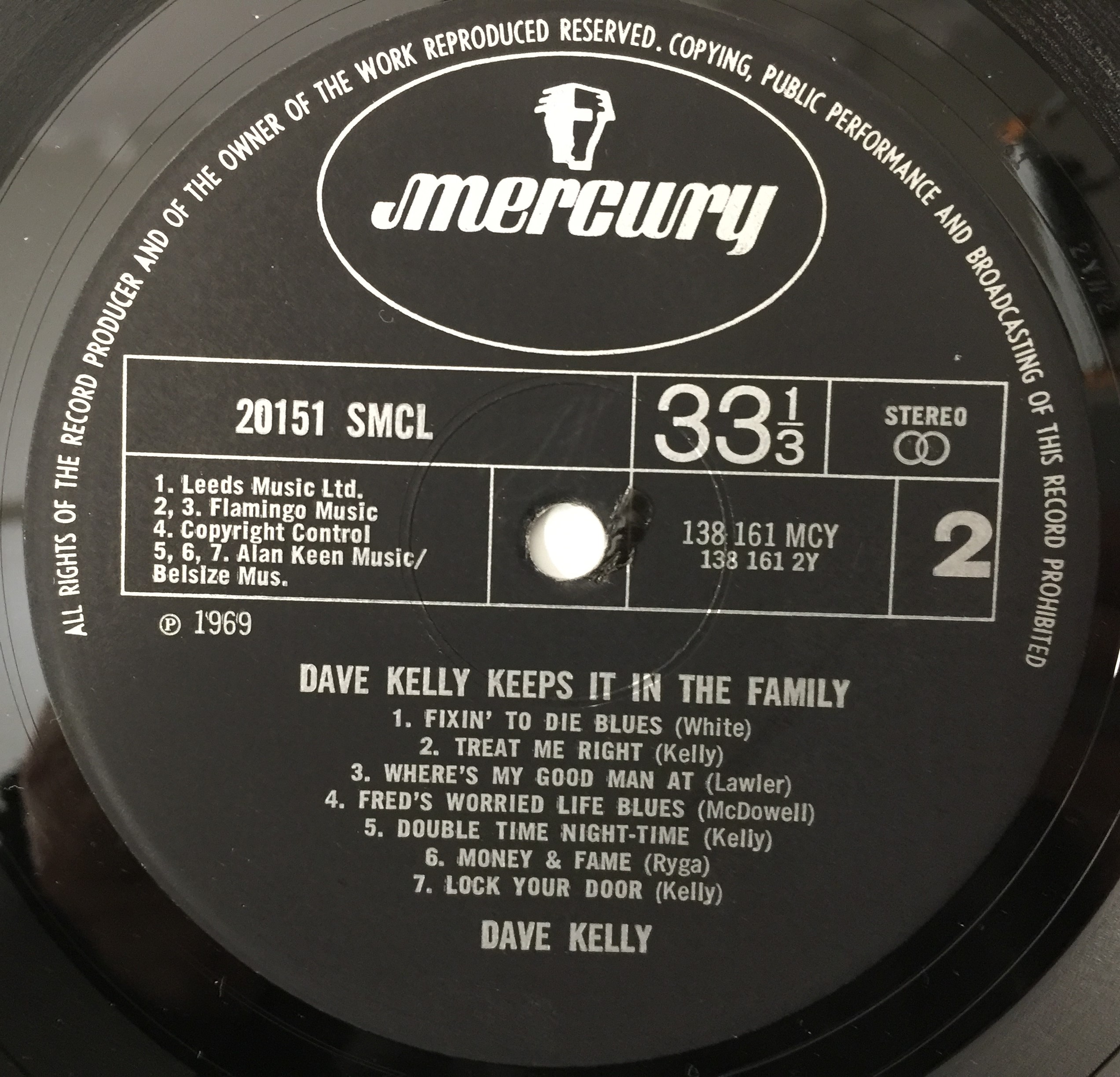 Lot 21 - DAVE KELLY - KEEPS IT IN THE FAMILY LP (UK