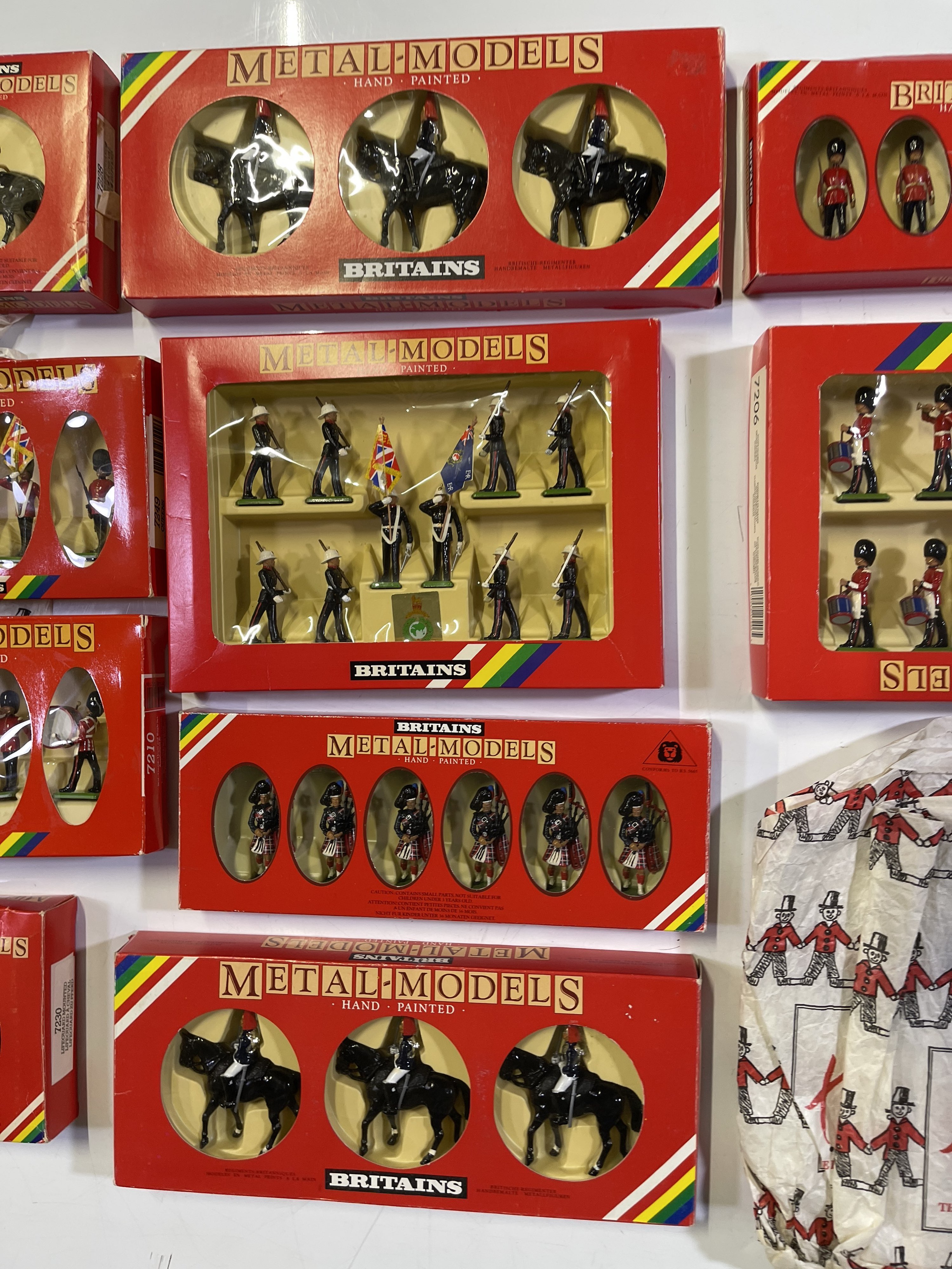 Lot 17 - LEAD SOLDIERS INC BRITAINS.