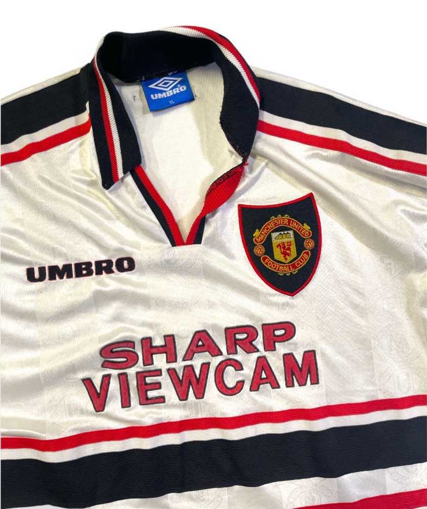 Lot 373 - MANCHESTER UNITED - 1996-7 AWAY SHIRT.
