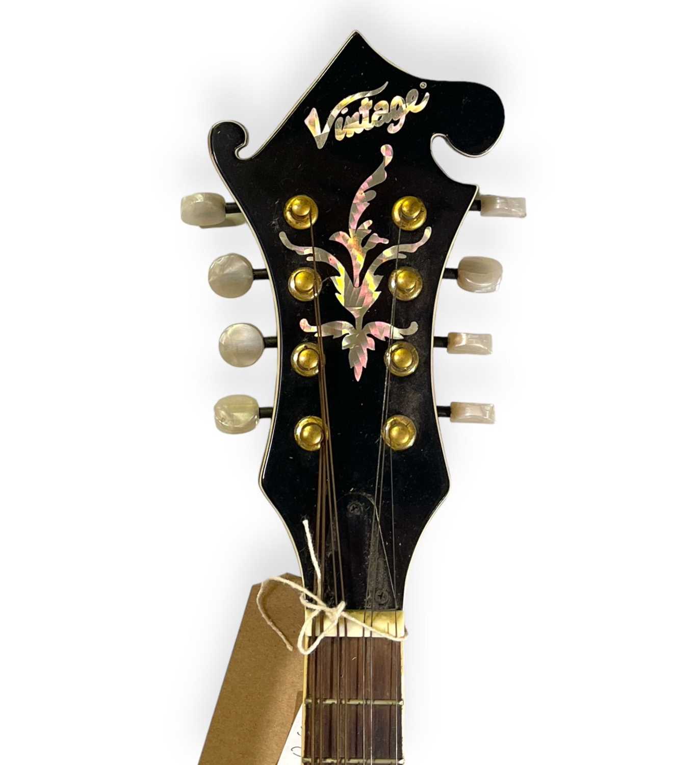 Lot 9 - VINTAGE MANDOLIN.