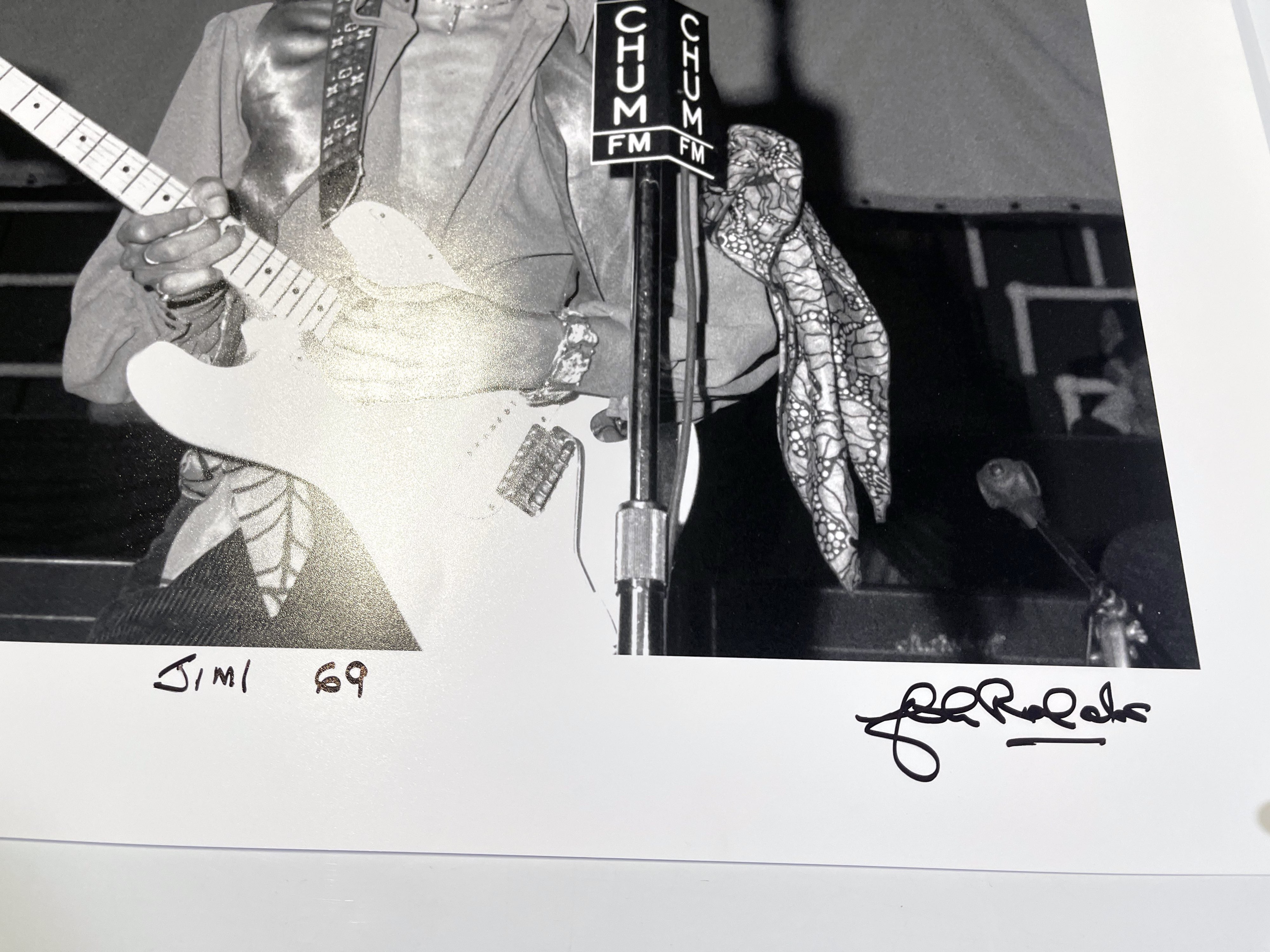 Lot 123 - JIMI HENDRIX - JOHN ROWLANDS SIGNED PHOTO
