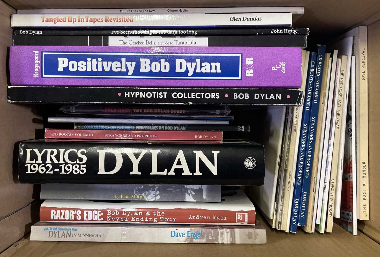 Lot 67 - BOB DYLAN - COLLECTABLE BOOKS AND