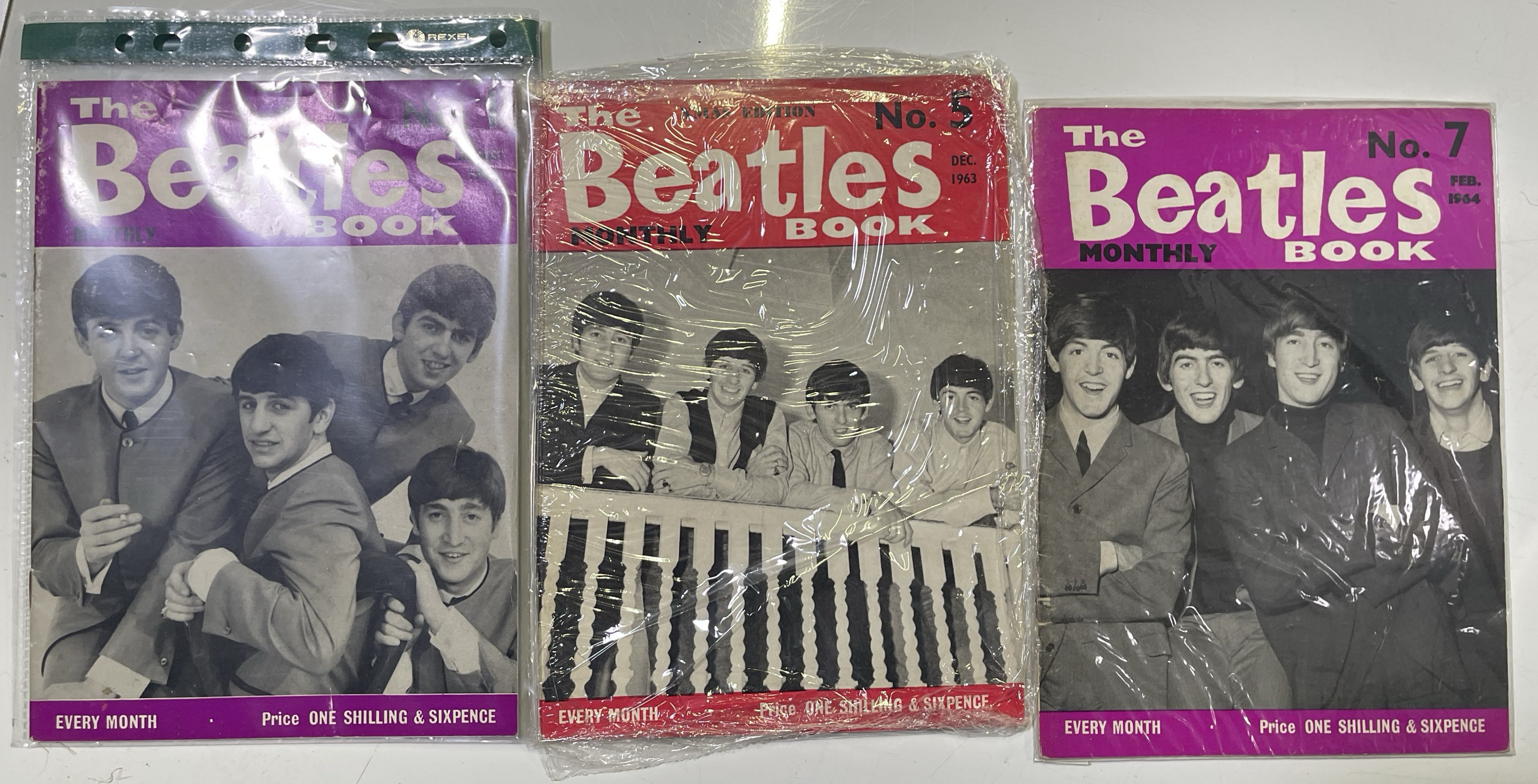 Lot 250 - THE BEATLES BOOKS & MAGAZINES INC MONTHLY.