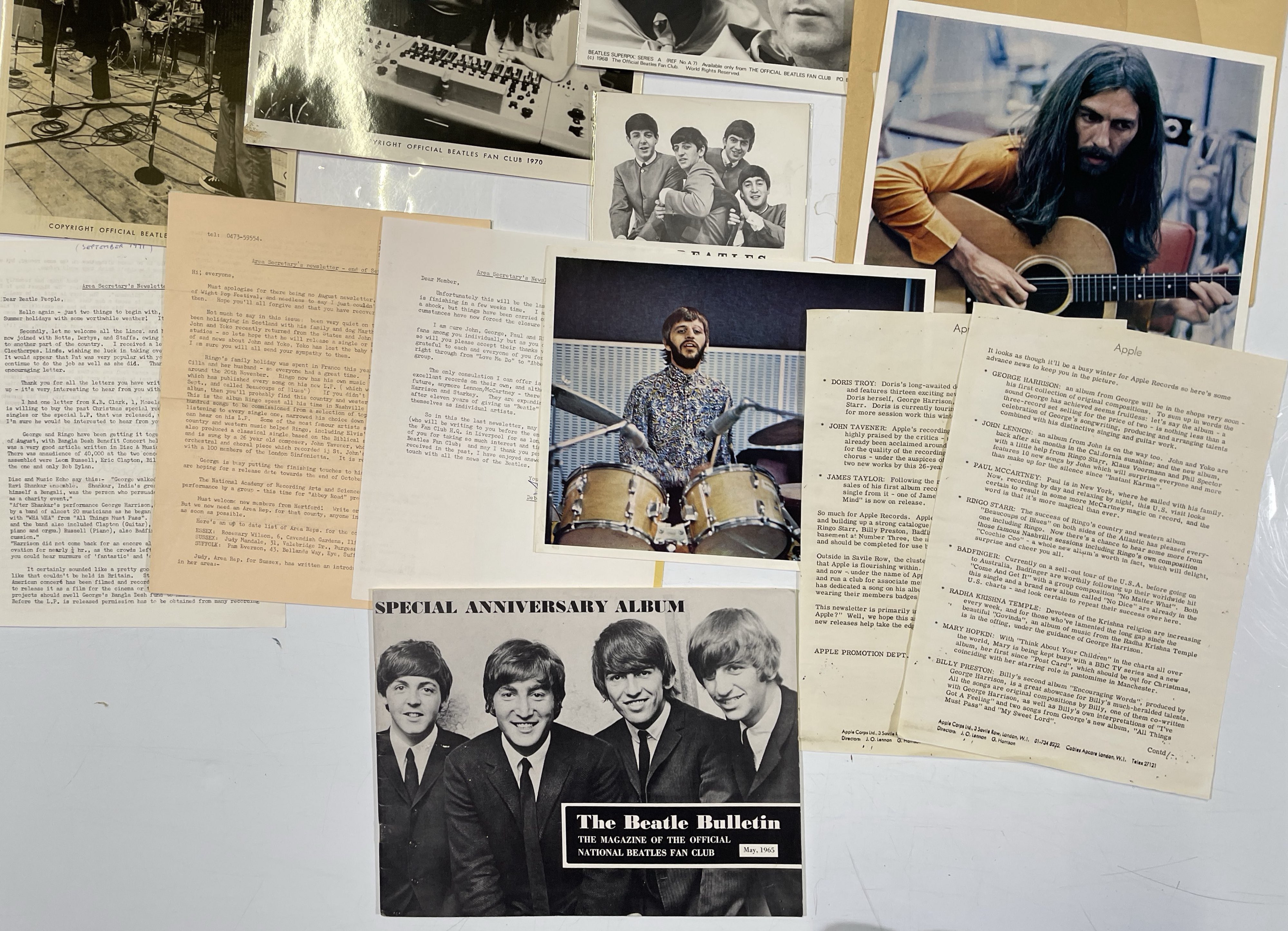 Lot 171 - THE BEATLES UK & US FAN CLUB ITEMS.