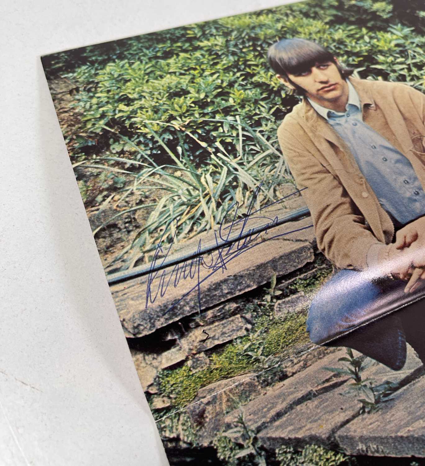 Lot 328 - THE BEATLES - MONTHLY BOOK SIGNED BY RINGO