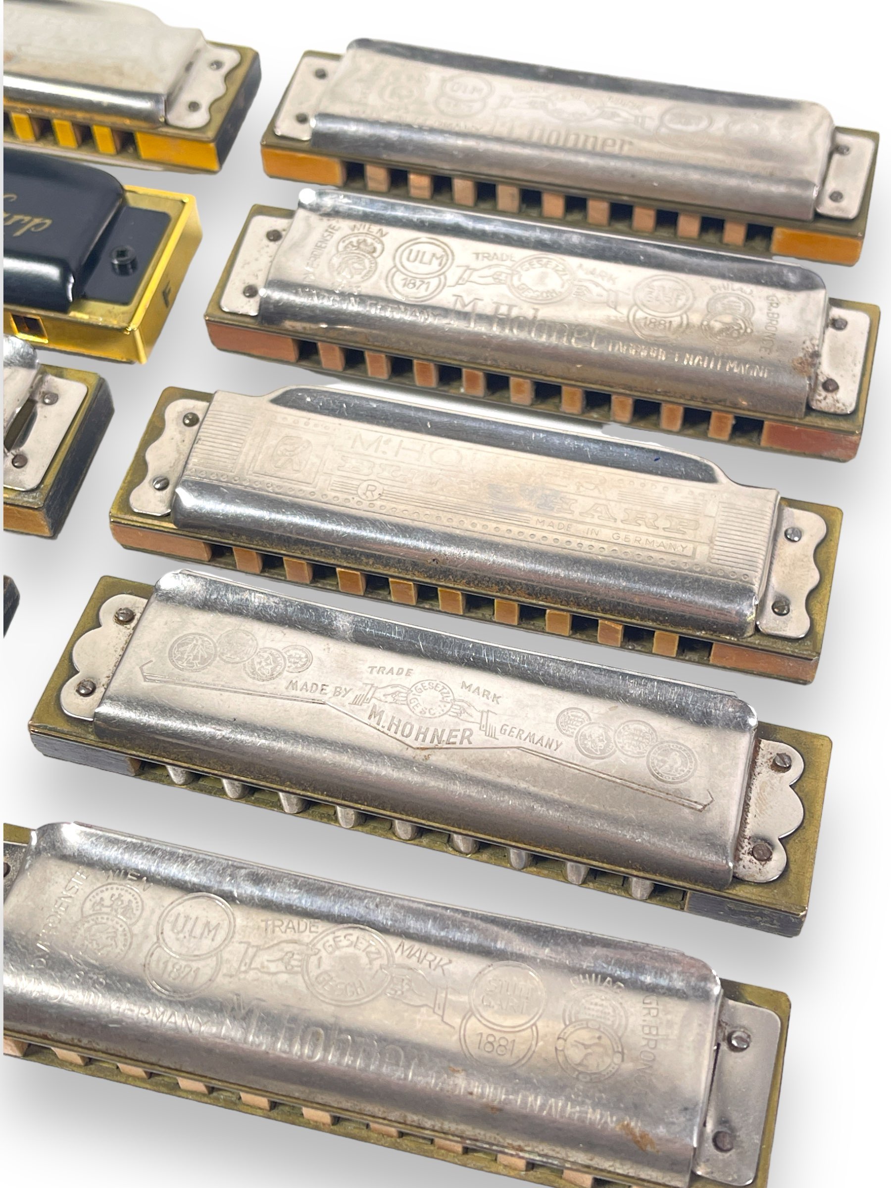 Lot 34 - COLLECTION OF HARMONICAS INC HOHNER SUPER