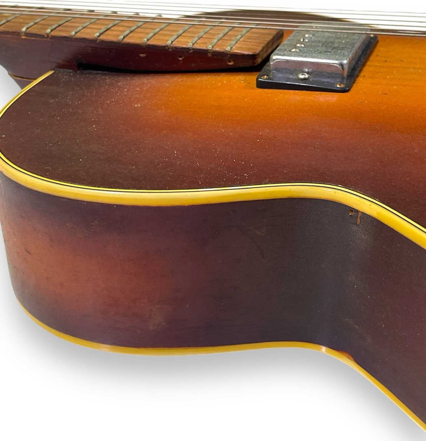 Lot 38 - 1963 HOFNER SENATOR GUITAR.