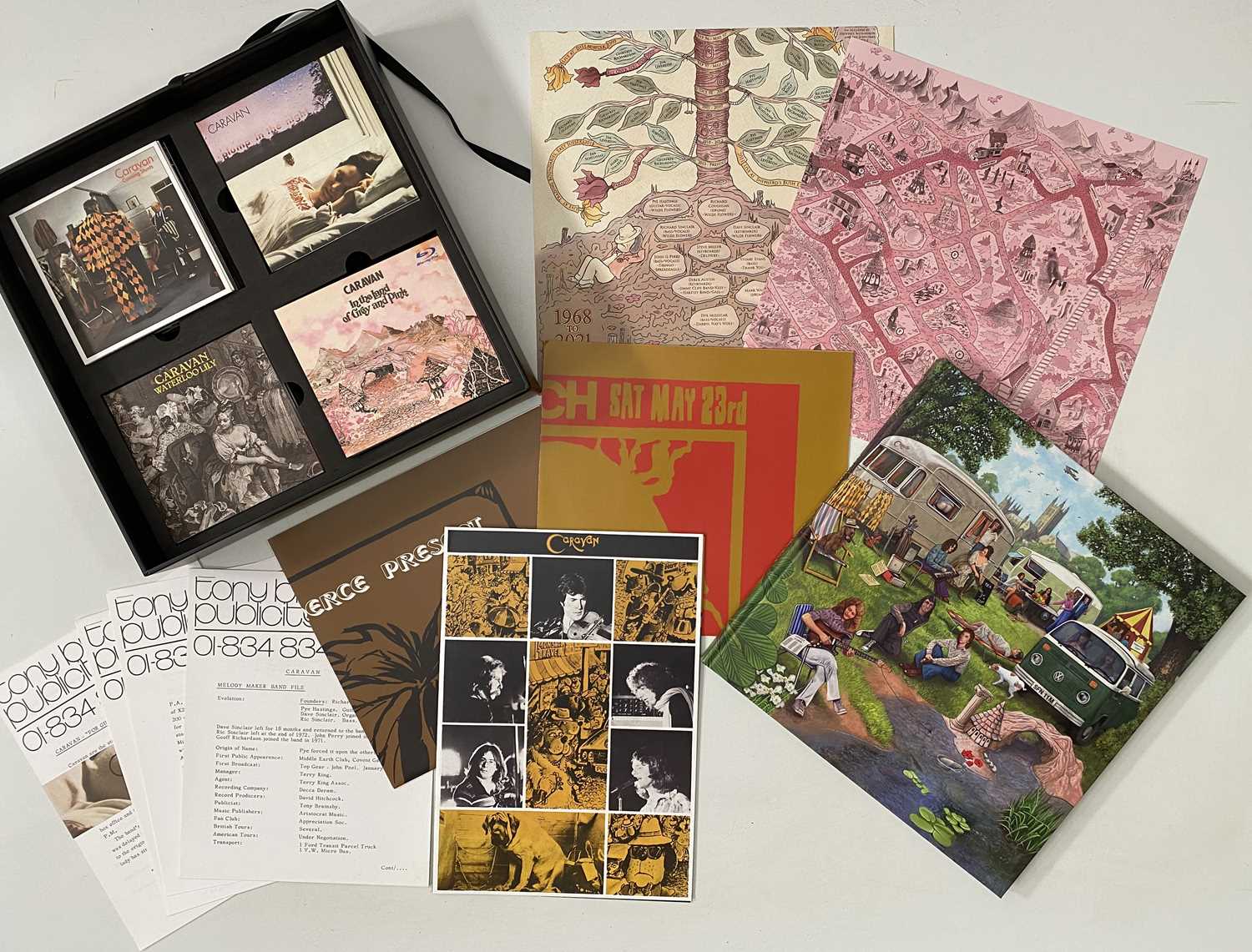 Lot 907 - CARAVAN - WHO DO YOU THINK WE ARE? (CD BOX