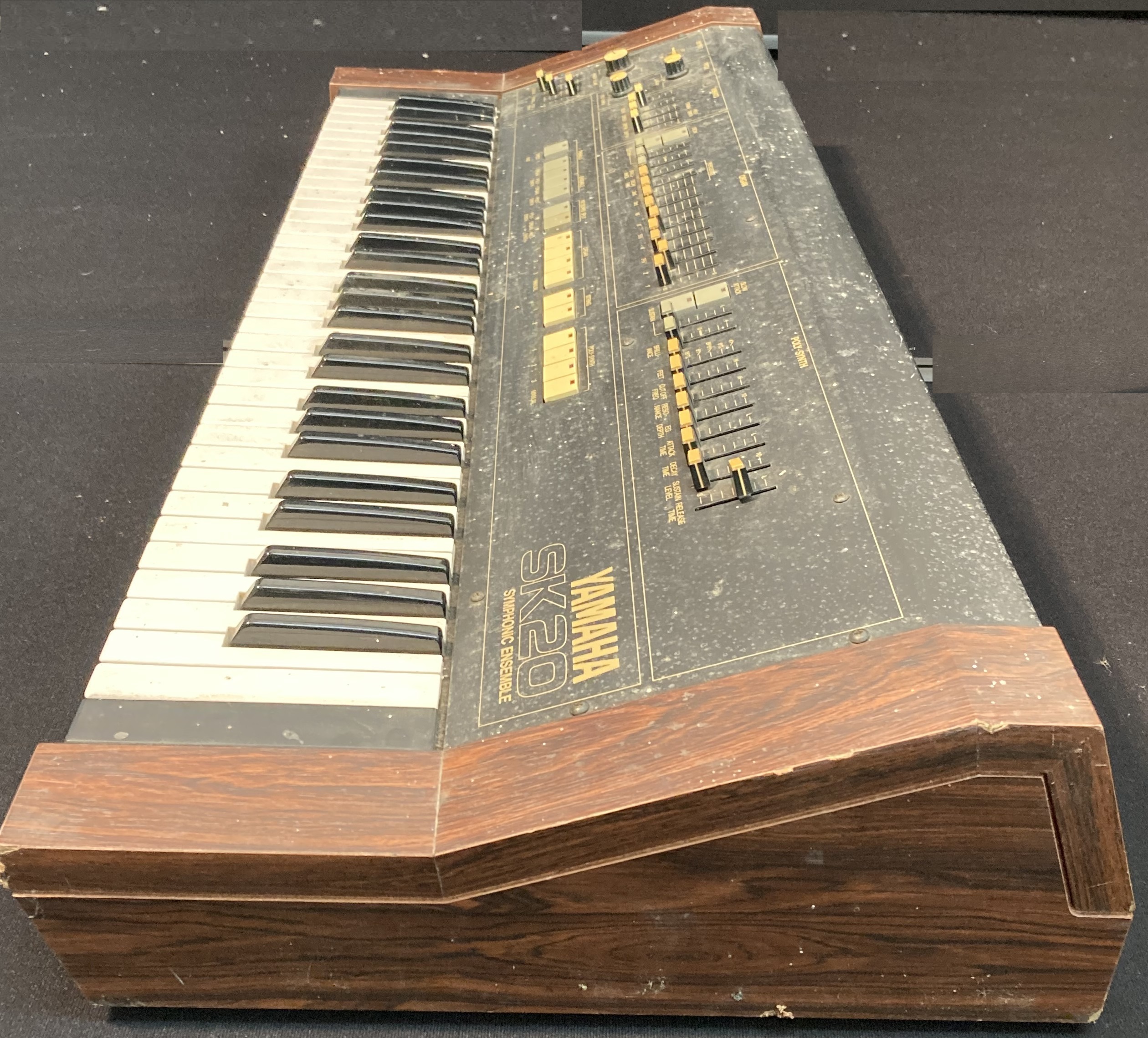 Lot 2 - Yamaha SK20 Synthesizer - 2