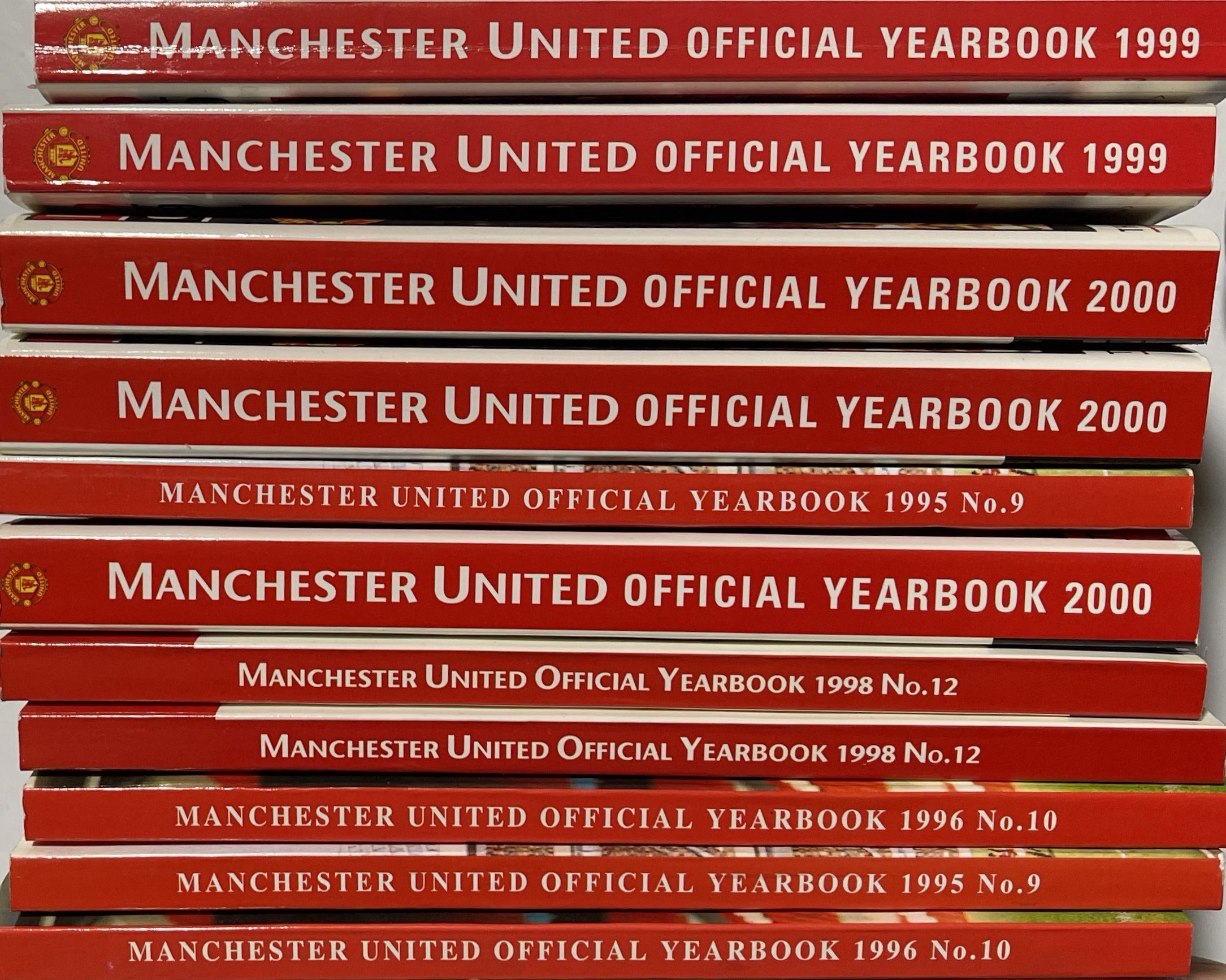 Lot 315 - 180+ MANCHESTER UNITED PROGRAMMES.