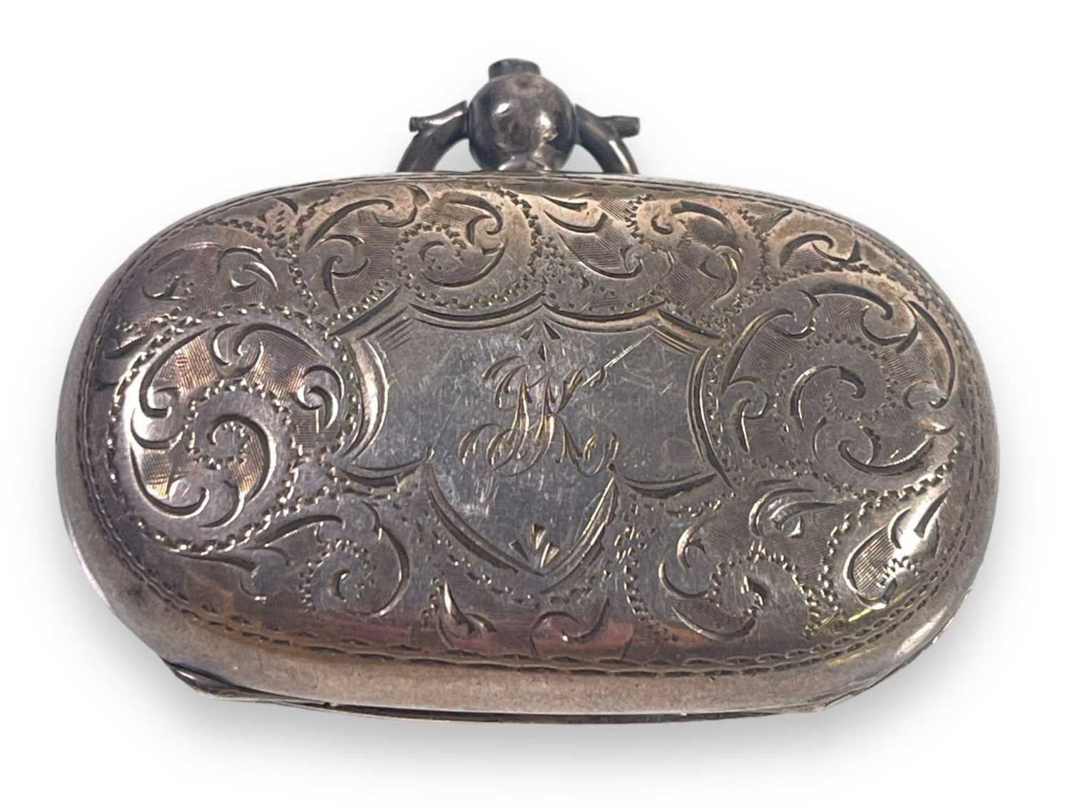 Lot 7 - COLLECTABLES INC SILVER SOVEREIGN CASE 1907.