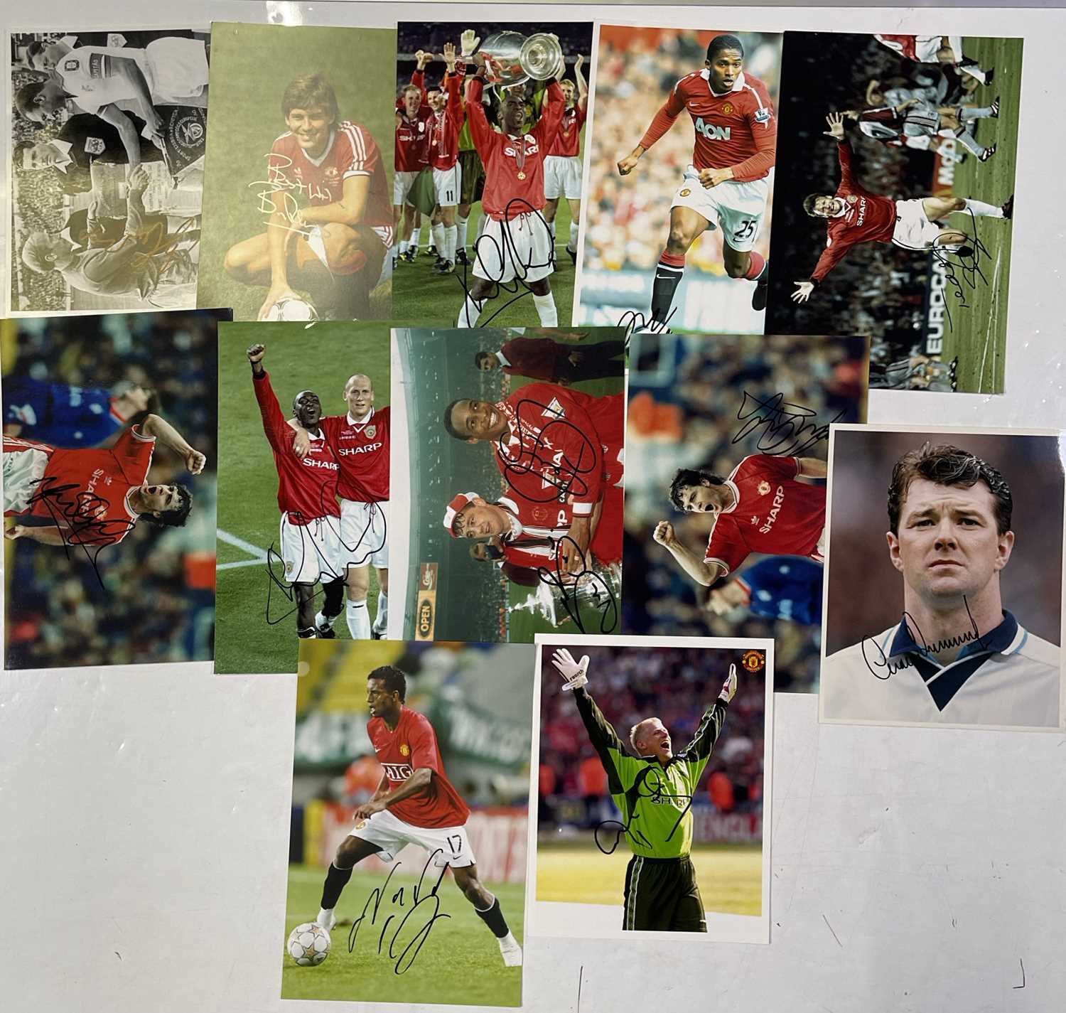 Lot 334 - MANCHESTER UNITED - SIGNED PHOTOGRAPHS INC
