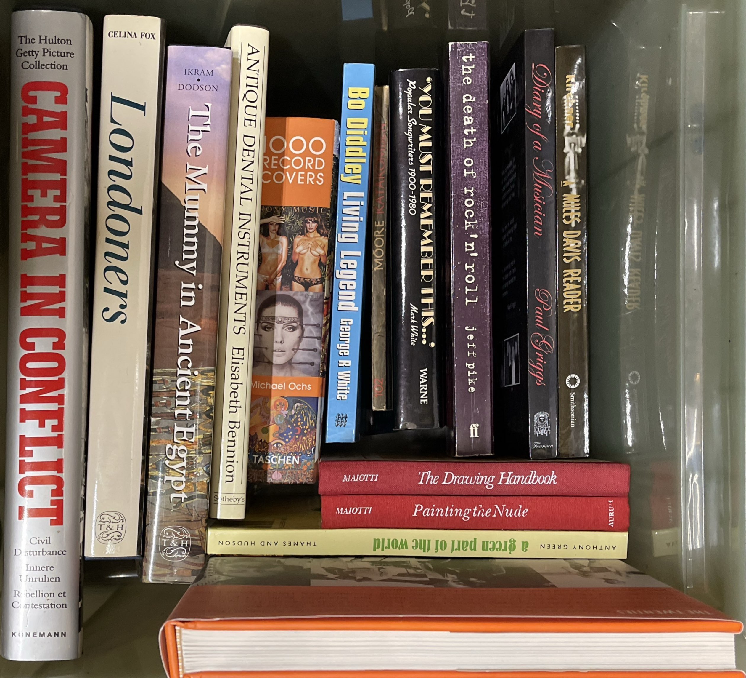 Lot 207 - ART & CULTURE BOOKS.