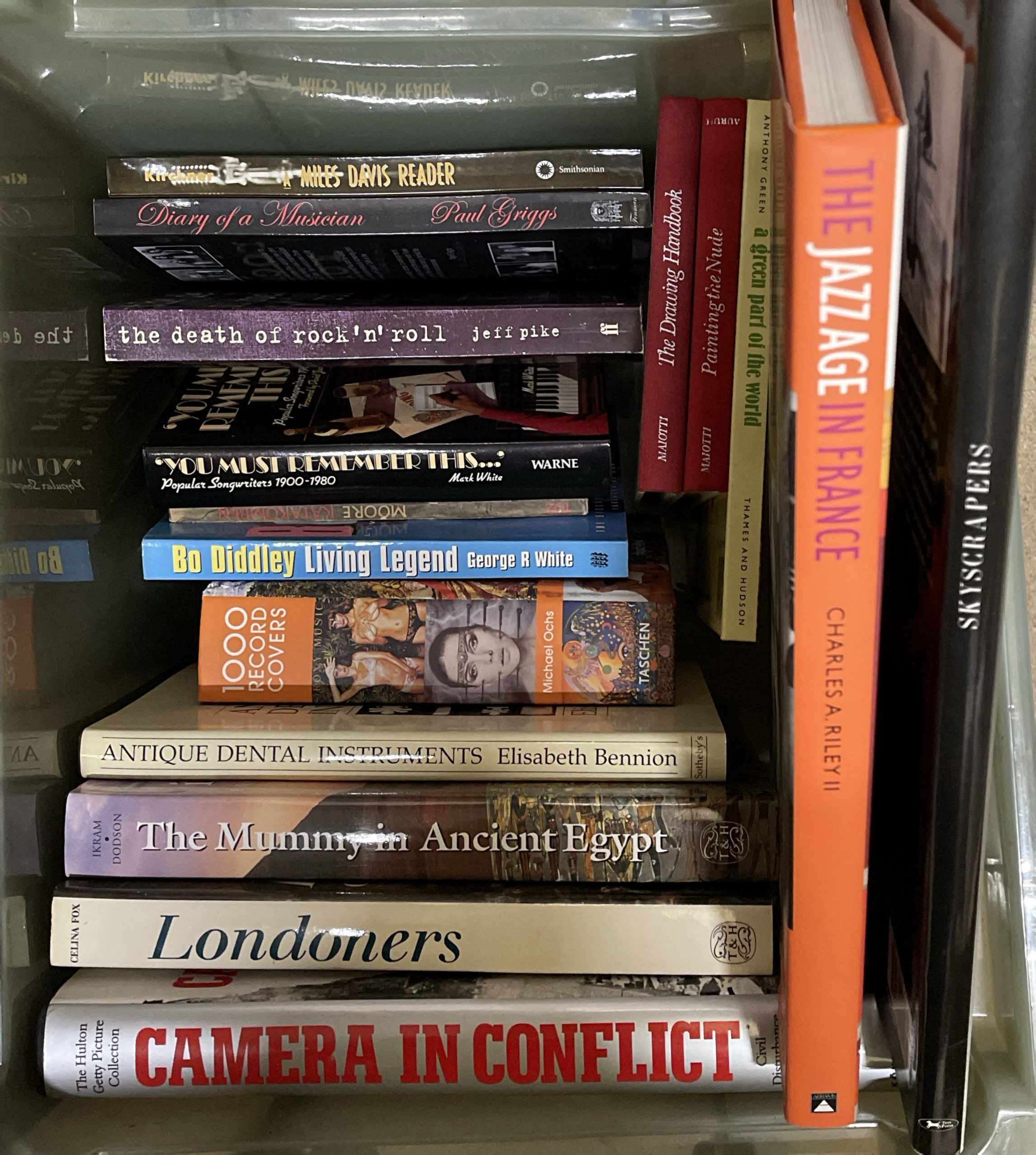 Lot 207 - ART & CULTURE BOOKS.