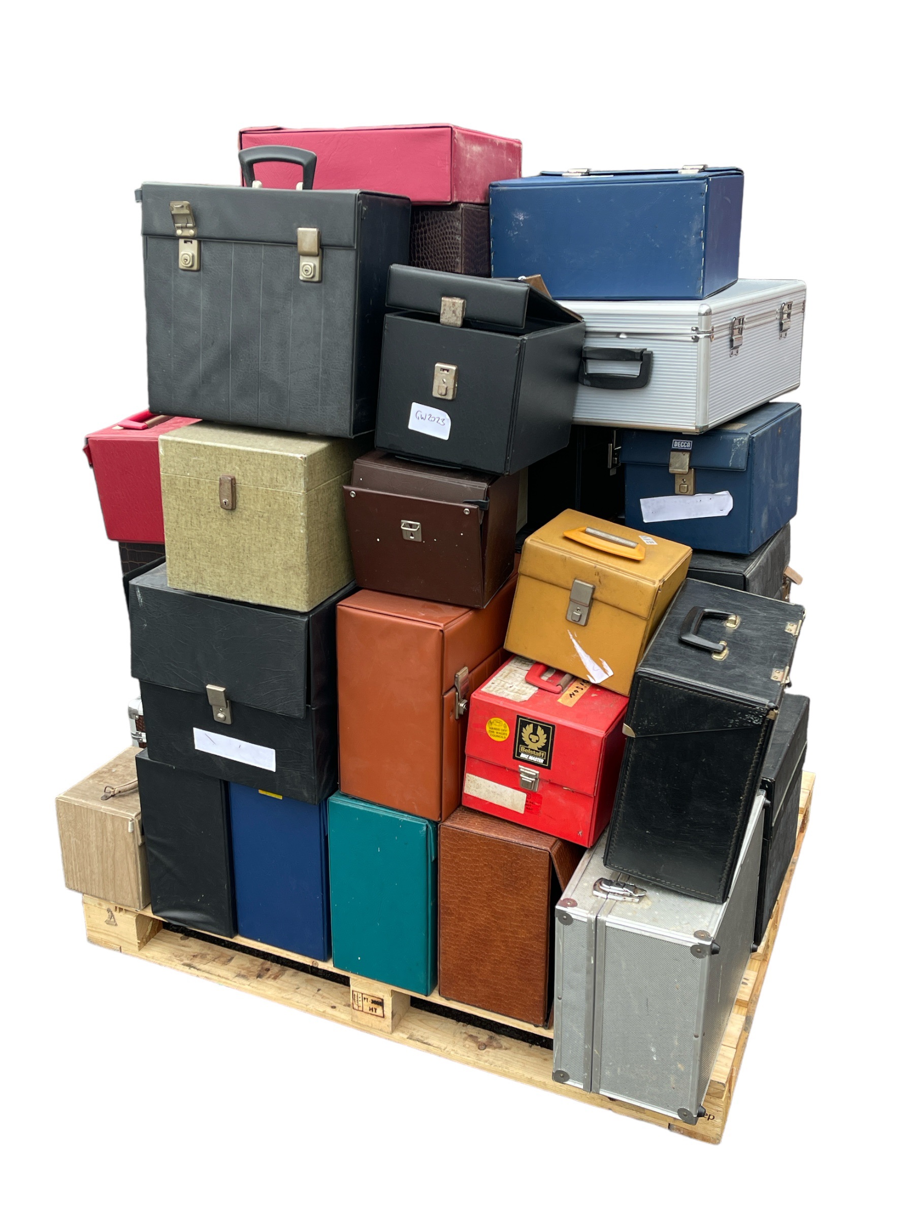 Lot 600 - APPROX 40 RECORD CASES