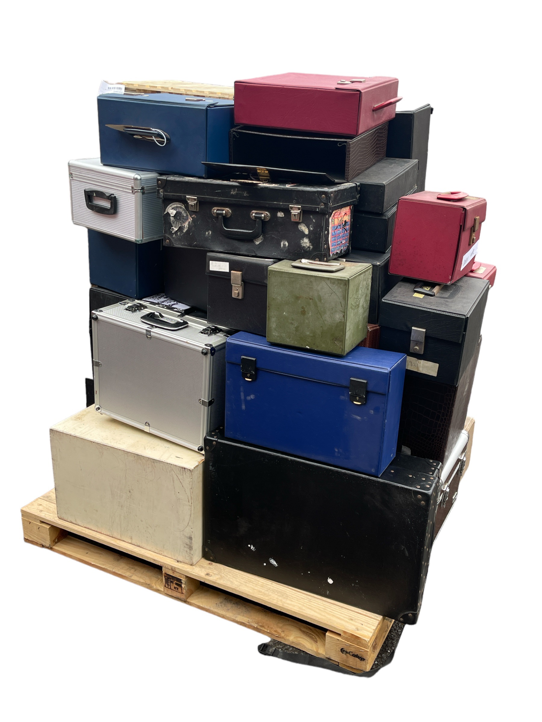 Lot 600 - APPROX 40 RECORD CASES