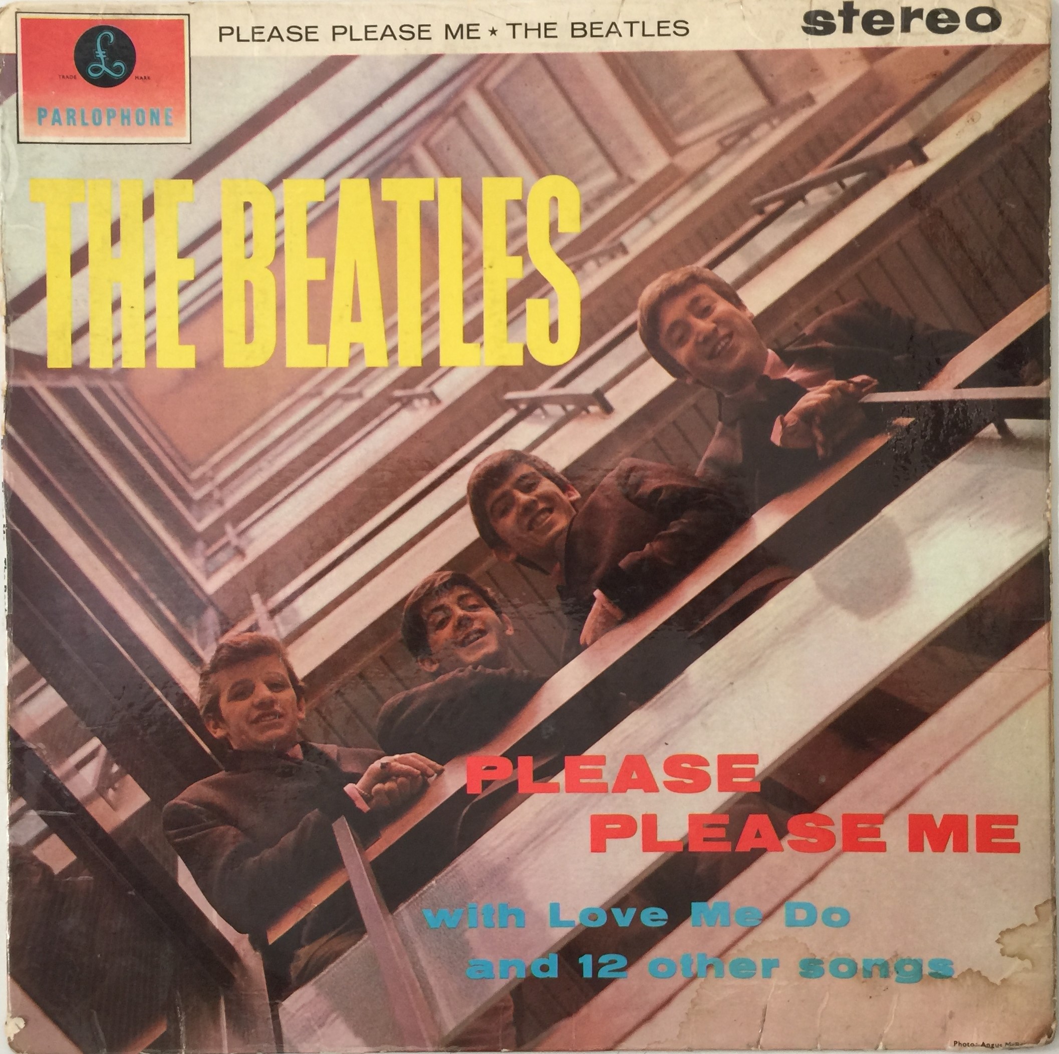 Lot 37 - THE BEATLES - PLEASE PLEASE ME LP (ORIGINAL