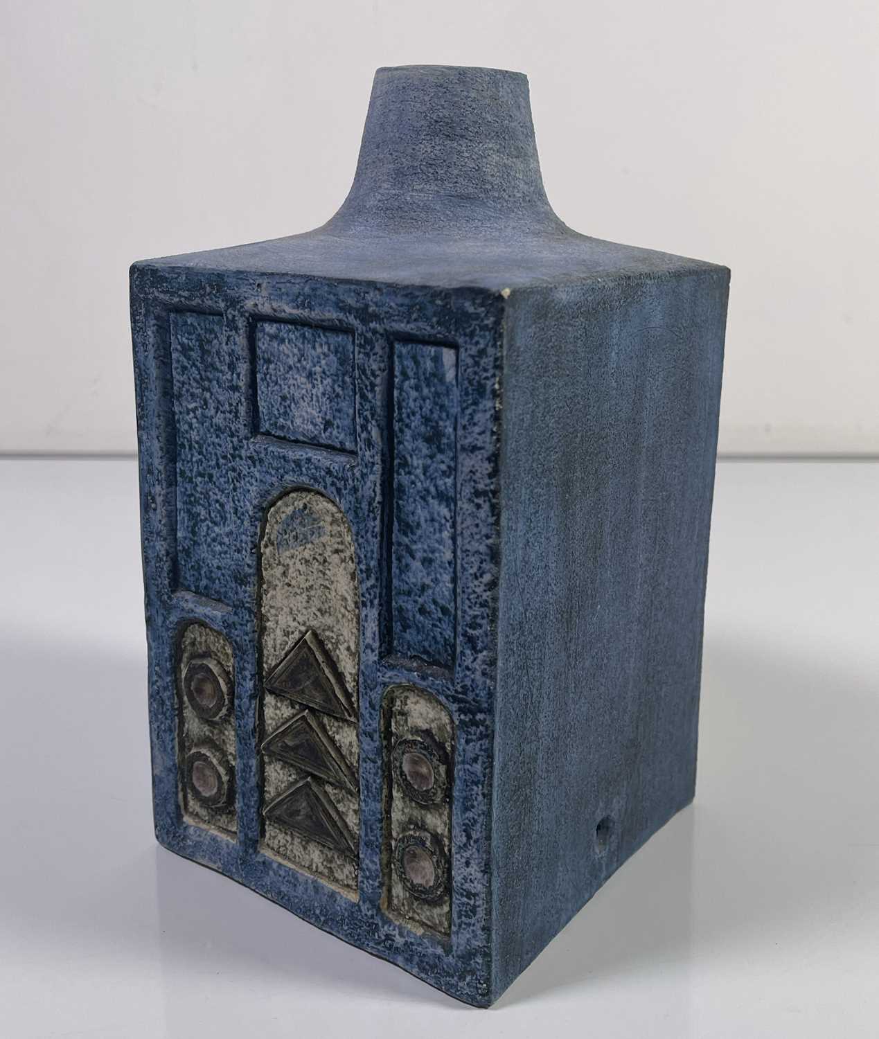 Lot 47 - TROIKA LAMP BASE / CHIMNEY DECORATED BY