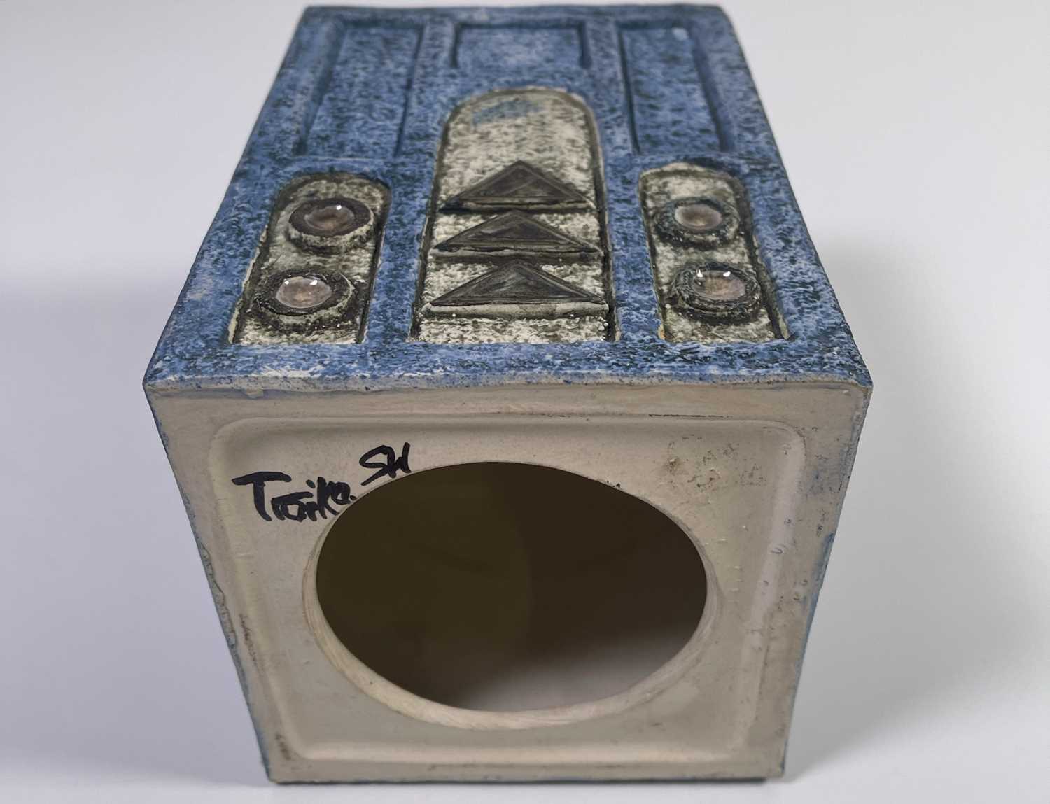 Lot 47 - TROIKA LAMP BASE / CHIMNEY DECORATED BY