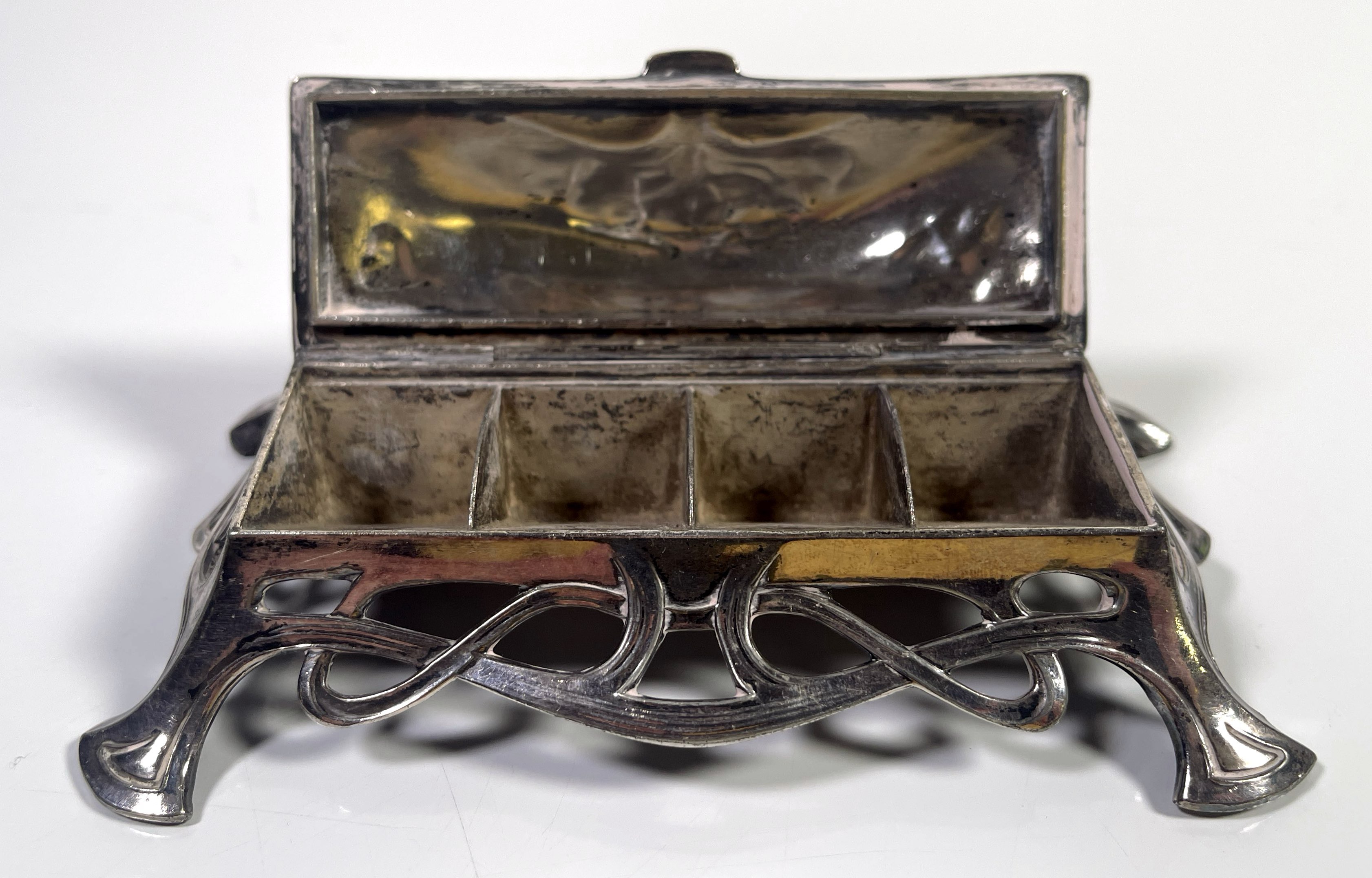 Lot 20 - A WMF ART NOUVEAU SILVER PLATED STAMP BOX.